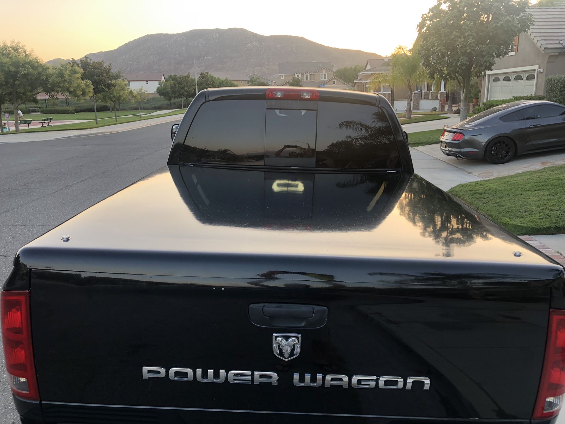 SnugTop Snuglid Hard Tonneau Bed Cover 02-09 Dodge Ram for Sale in San ...