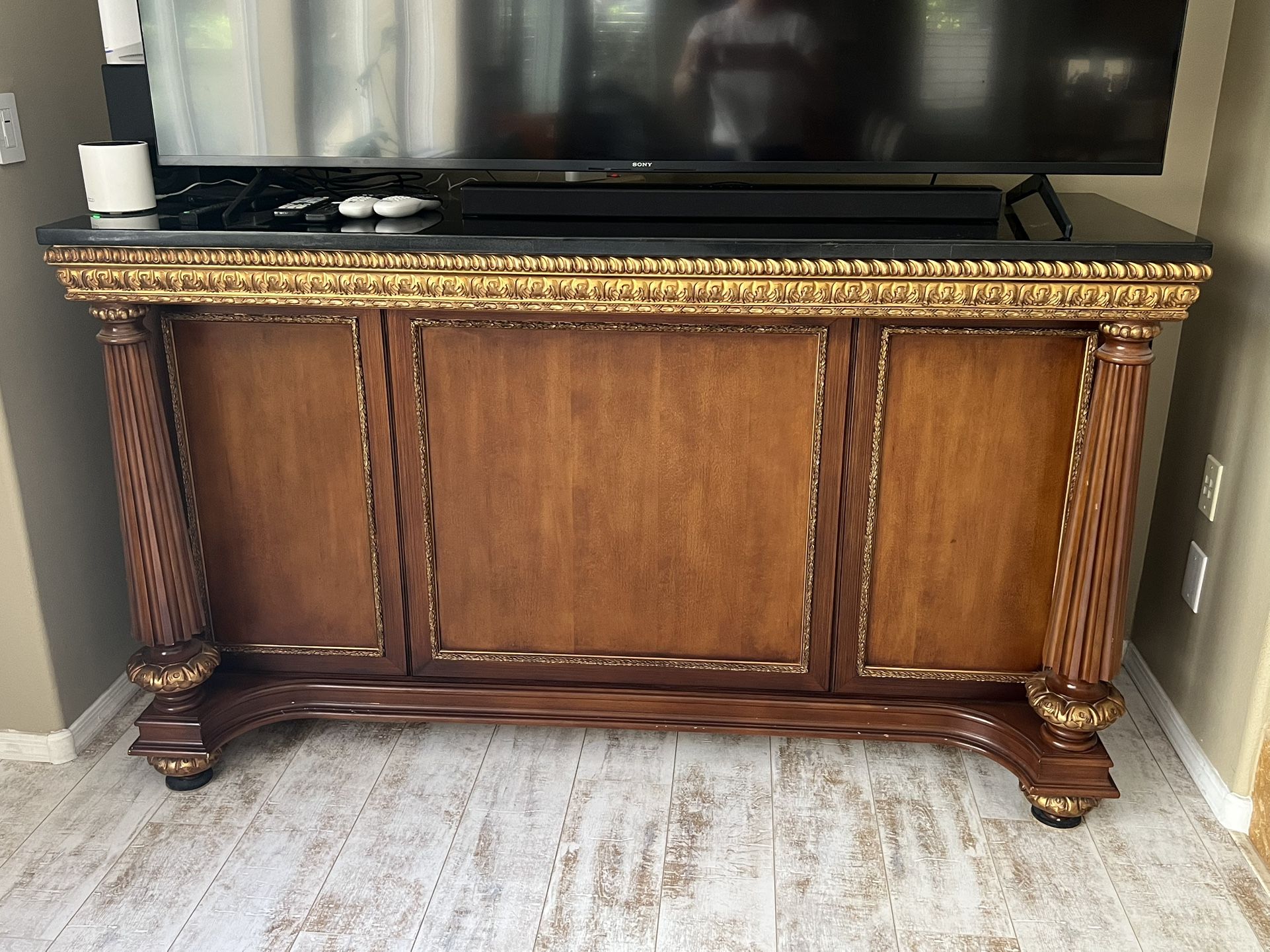 Bar/ TV Stand Table With Bar Stools for Sale in Las Vegas, NV - OfferUp