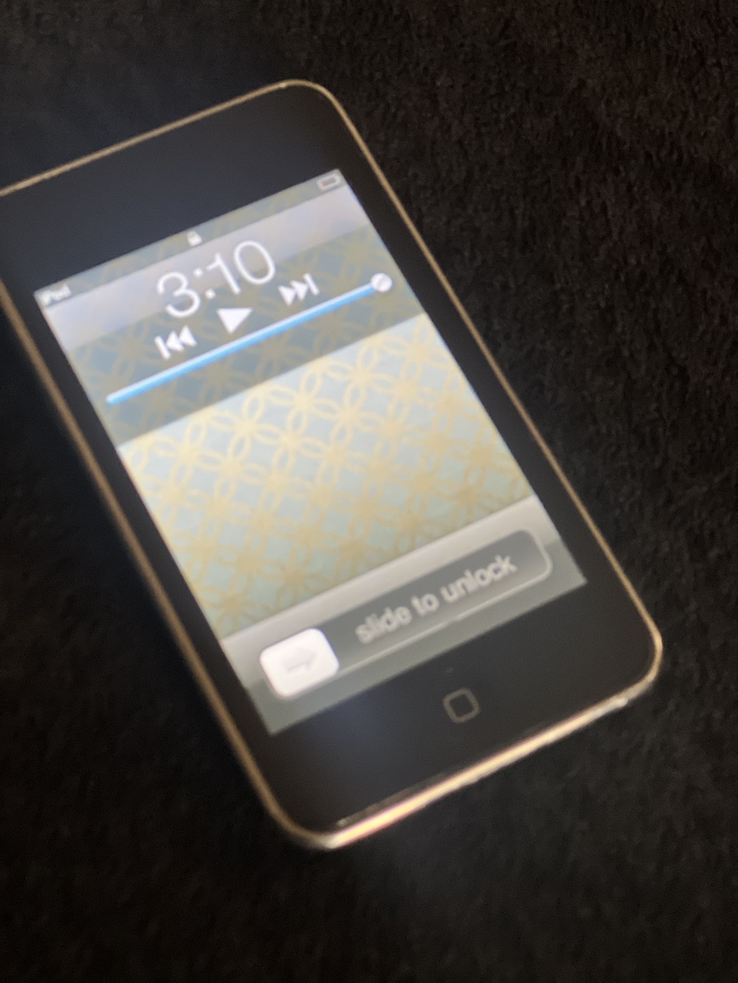 Two CLASSIC iPods ( iPod 3G 2004, iPod Touch) CLASSIC iPod Shuffle, And ...