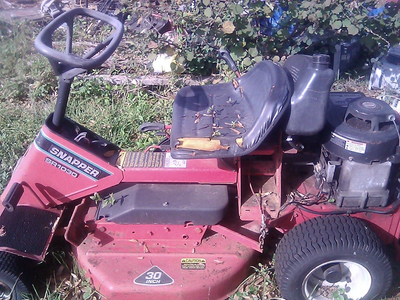 Snapper riding mower SR1030 30 inch cut for Sale in Lockhart, FL - OfferUp