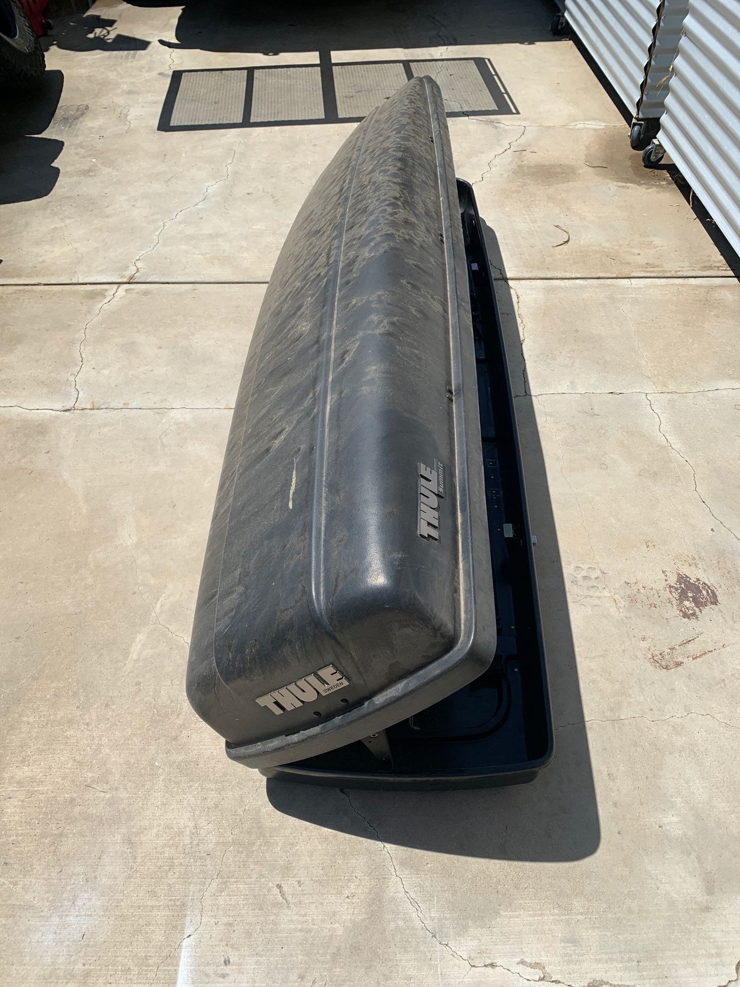 Thule summit roof rack cargo box for Sale in Bakersfield, CA - OfferUp