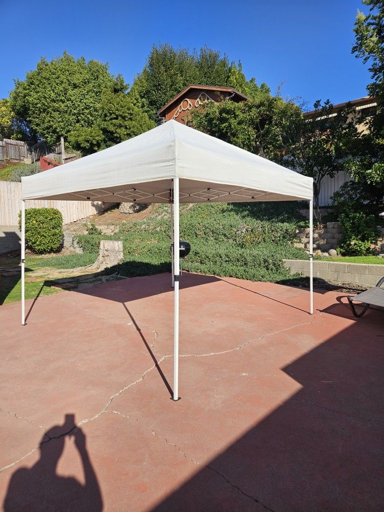 Free Canopy Quick shade commercial for Sale in San Diego, CA - OfferUp