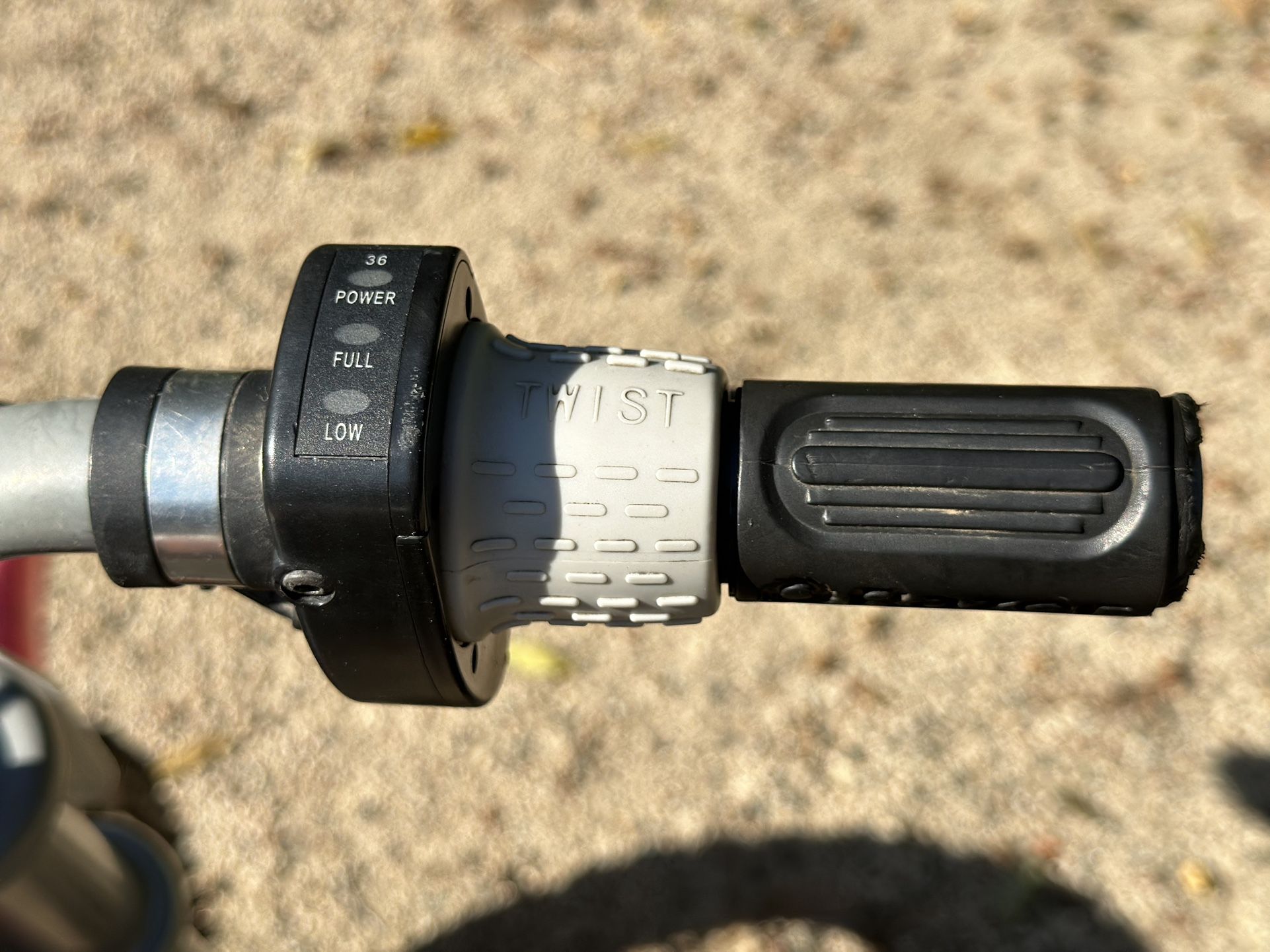 Razor Dirt Rocket SX500 McGrath Electric Powered Ride on Dirt Bike for ...