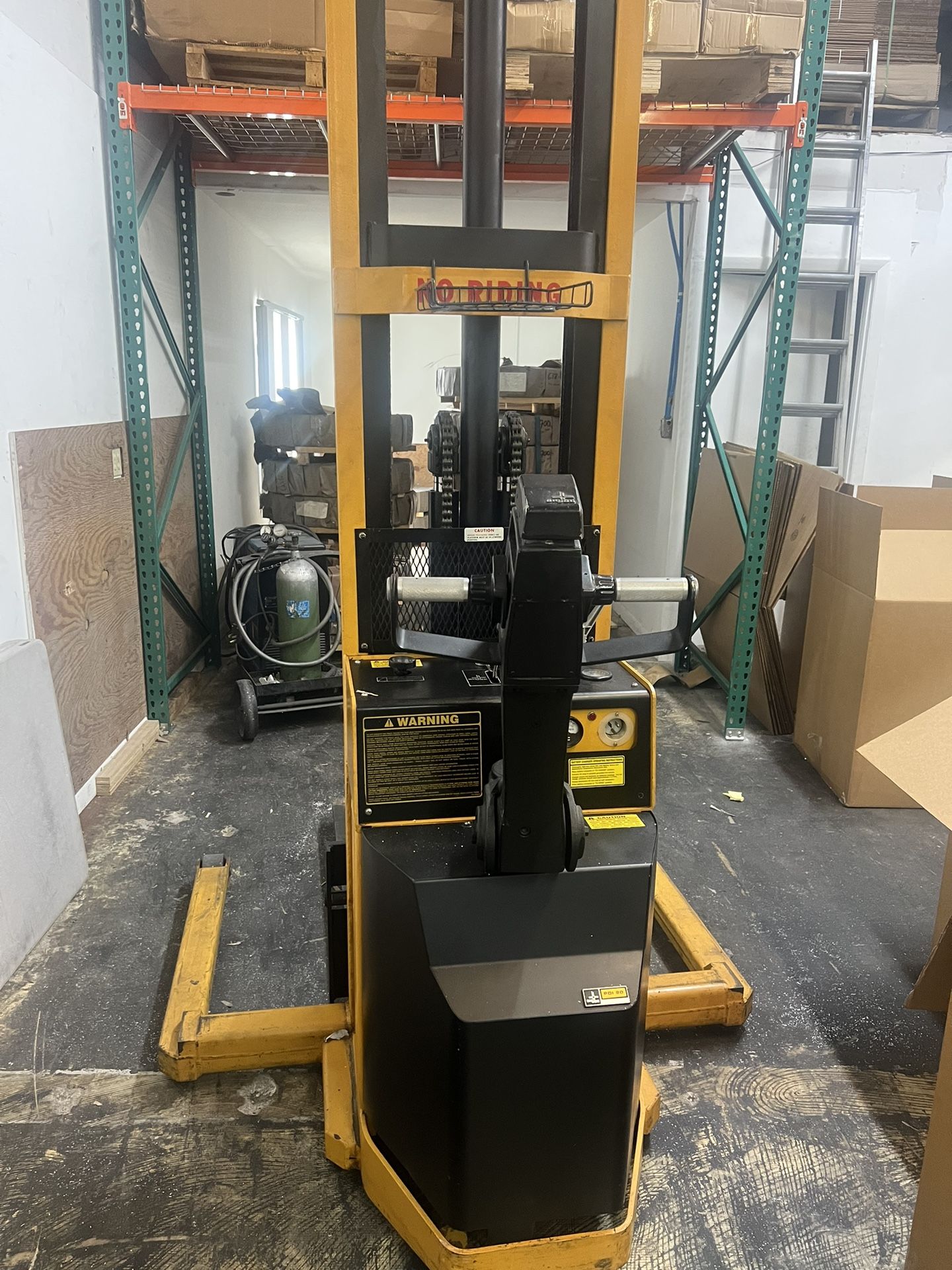Electric Stack Pallet Truck for Sale in Pompano Beach, FL - OfferUp