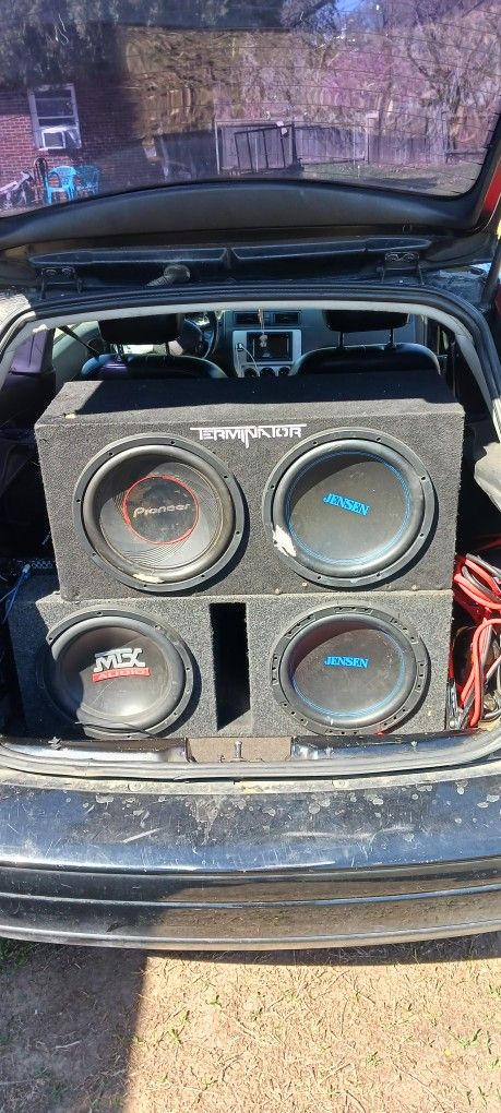 5, 12 Inch Subwoofers Plus Amplifier for Sale in Wichita, KS - OfferUp