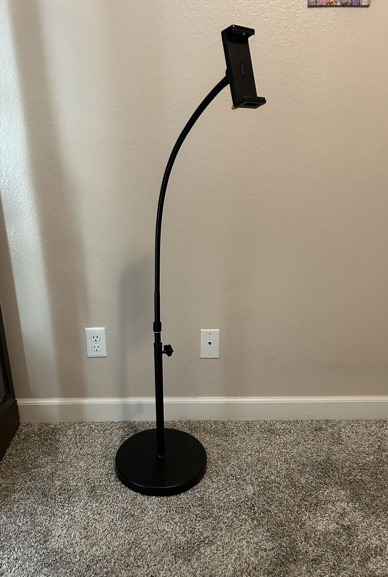 Phone & Tablet Posable Stand for Sale in Fresno, CA - OfferUp