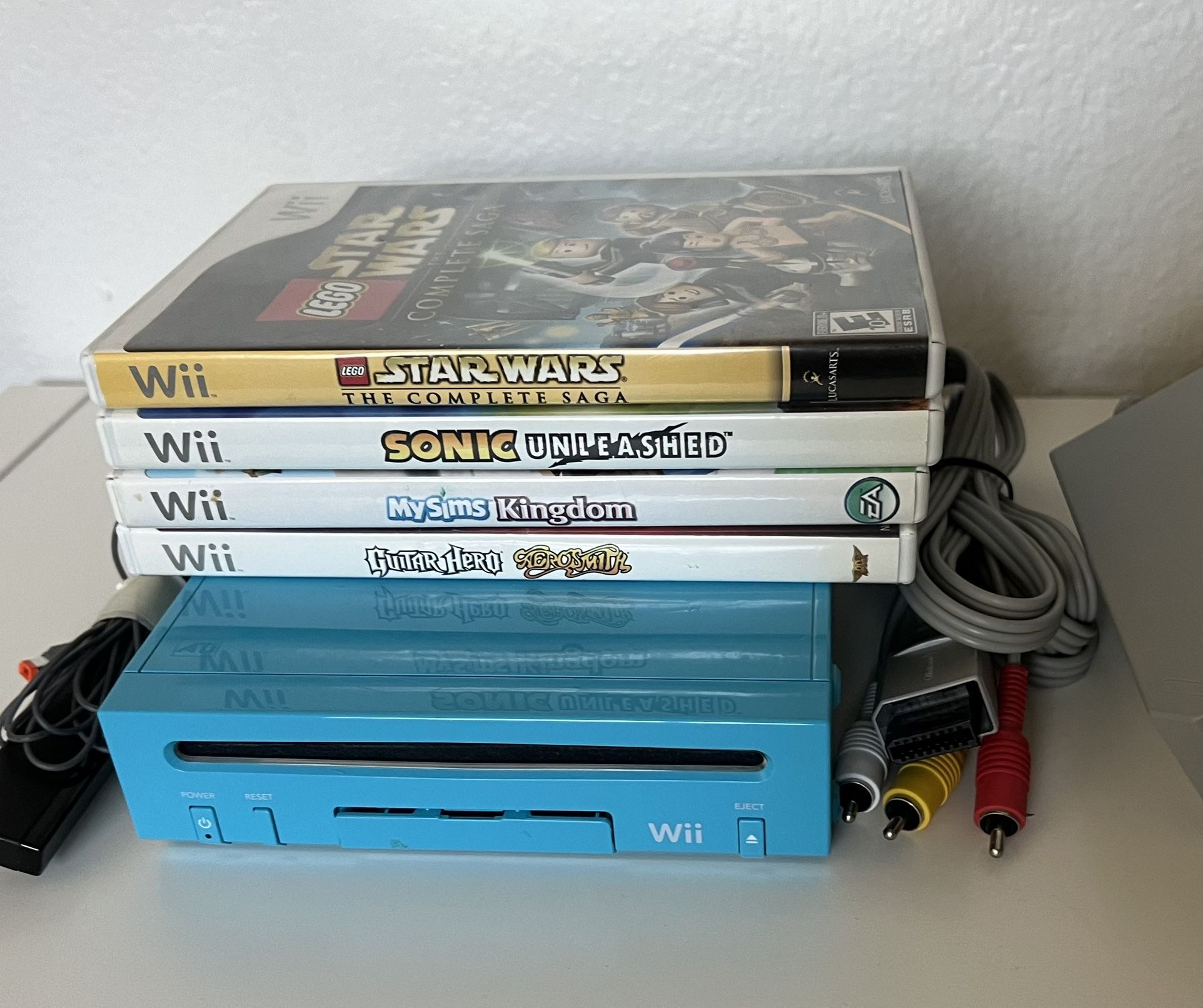 Nintendo Wii Game System Console Bundle RVL-101 Blue 4 Video Cables ...