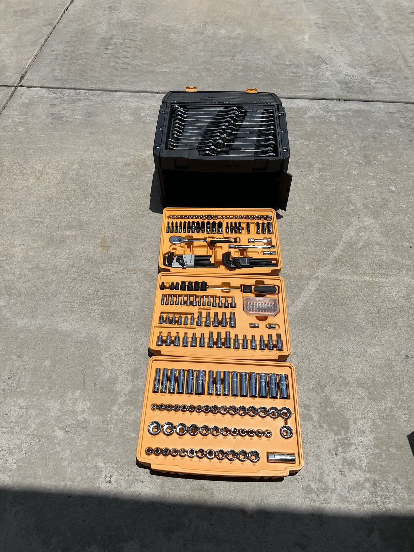 GEAR WRENCH Toll Box 1/4 In. and 3/8 In. Drive Stan dar And deep SAE ...