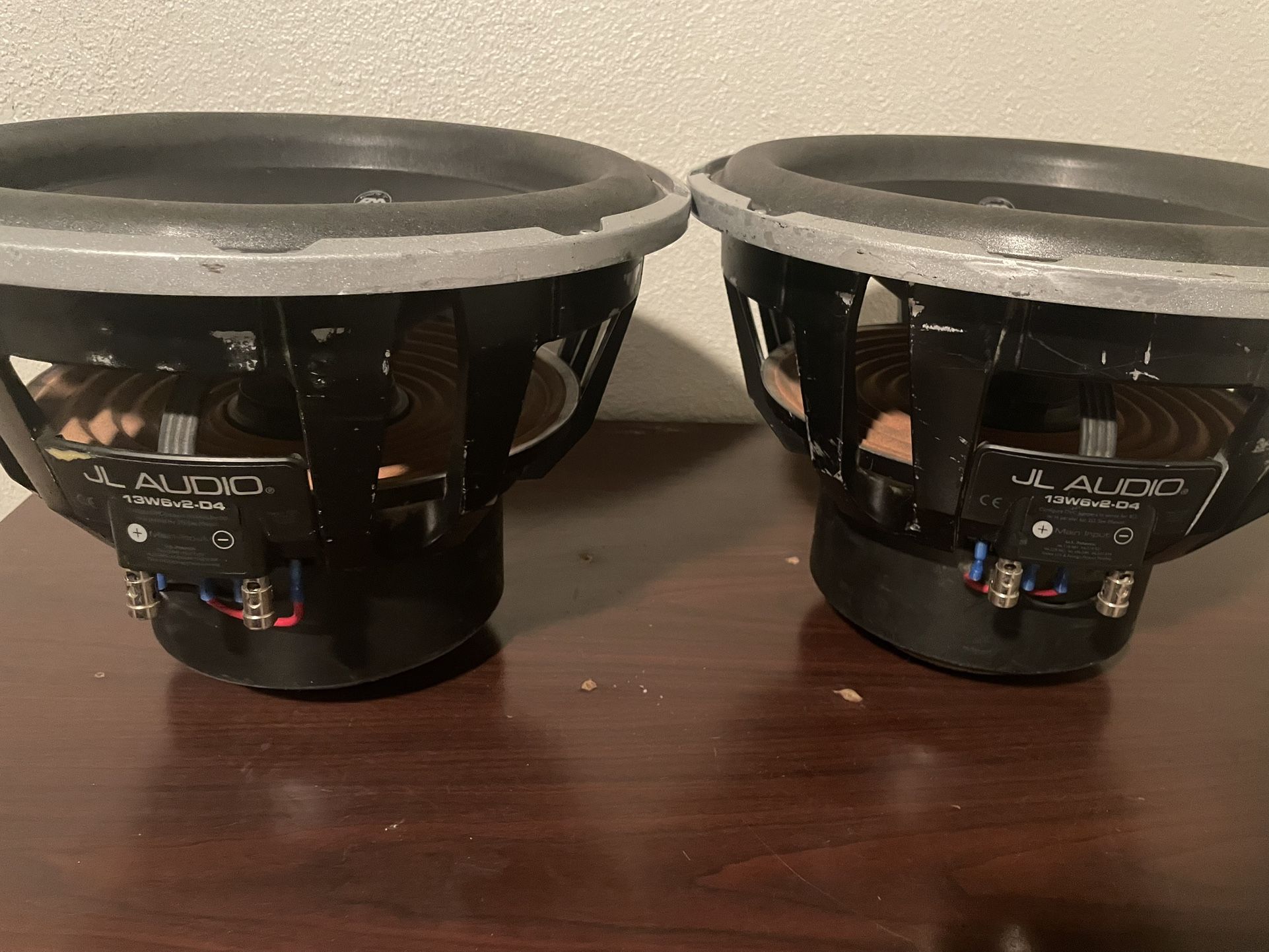 2 JL AUDIO 13W6V2-D4 for Sale in Corp Christi, TX - OfferUp