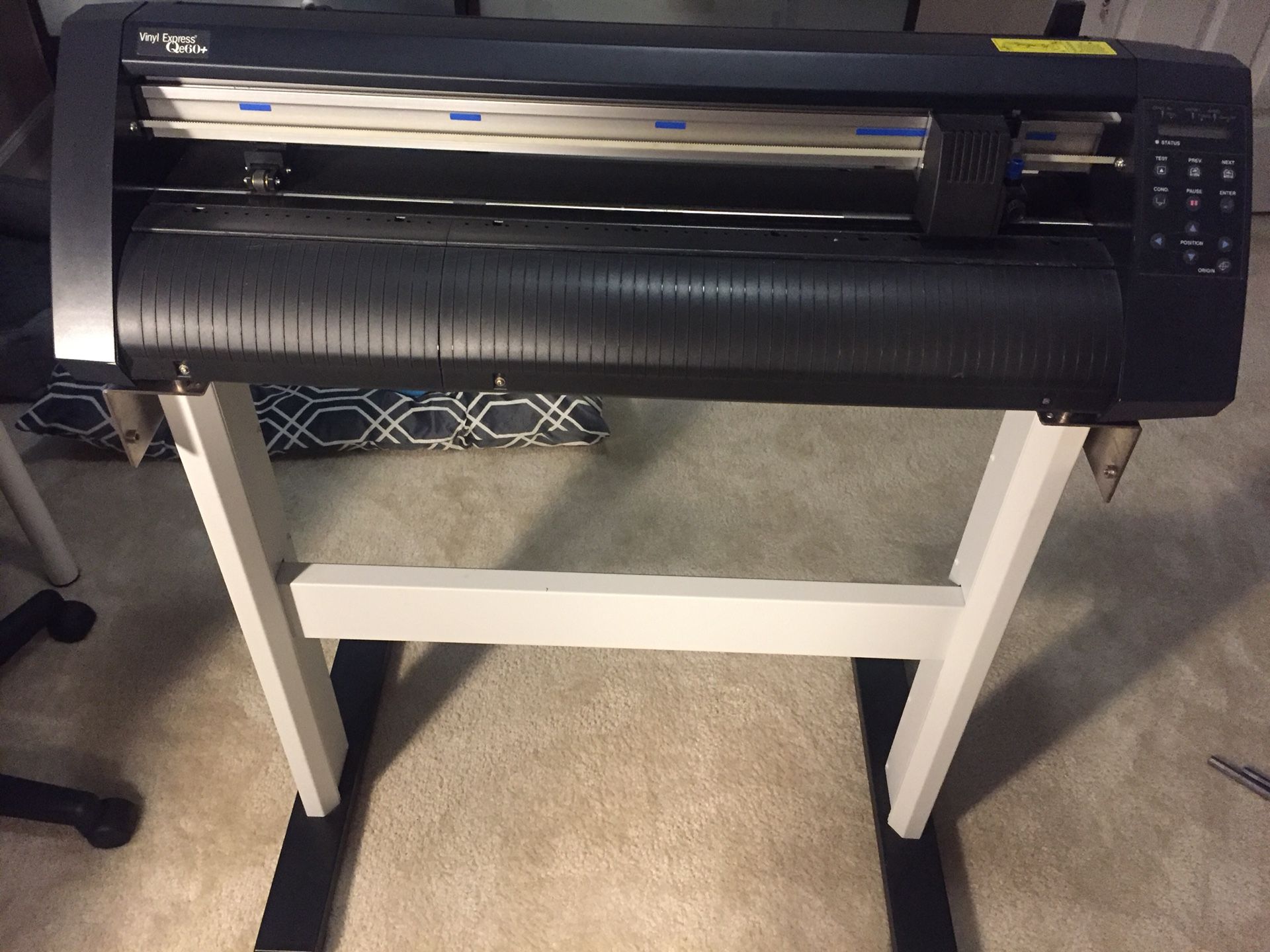 Vinyl Express QE60+ vinyl cutter with stand & software for Sale in ...