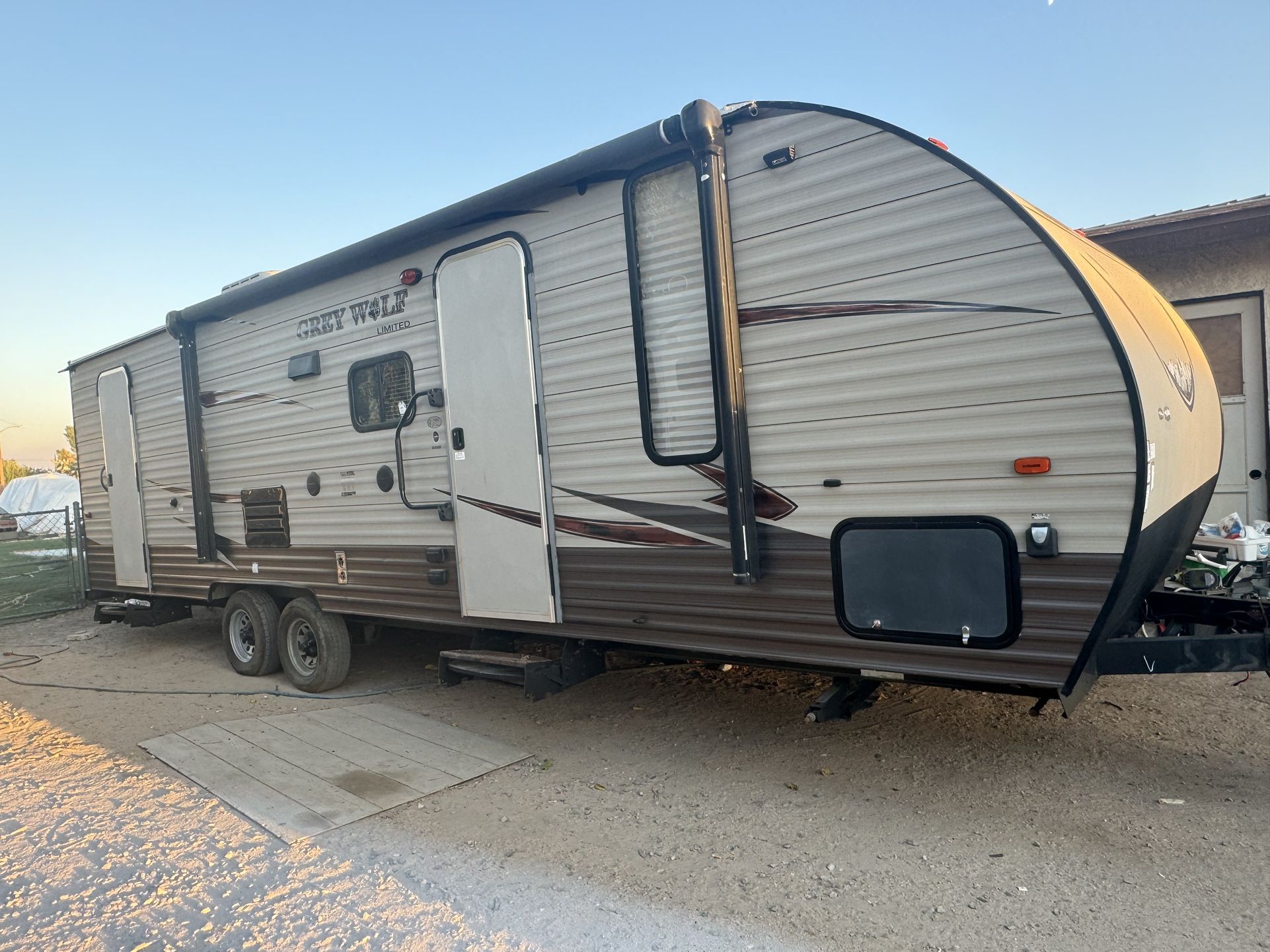 2016 Grey Wolf Travel Trailer In Victorville Ca for Sale in El Monte ...