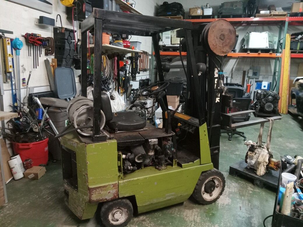 Clark Fork lift Forklift GCS15 3000 Lbs Triple Mast for Sale in Miami ...