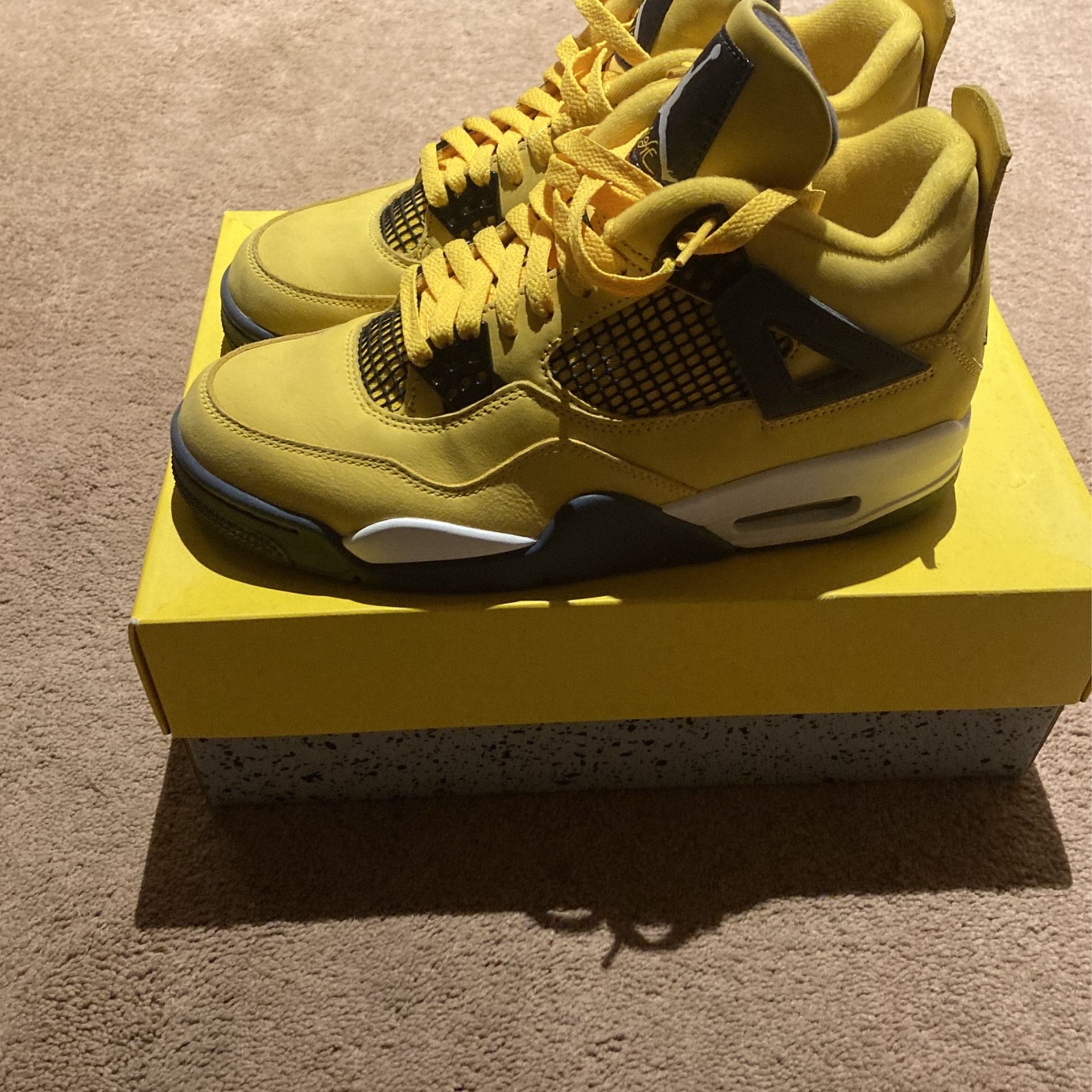 Lighting Jordan 4’s for Sale in Kirkland, WA - OfferUp
