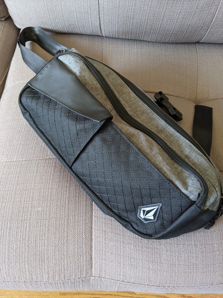 Volcom Sling Bag for Sale in San Diego, CA - OfferUp