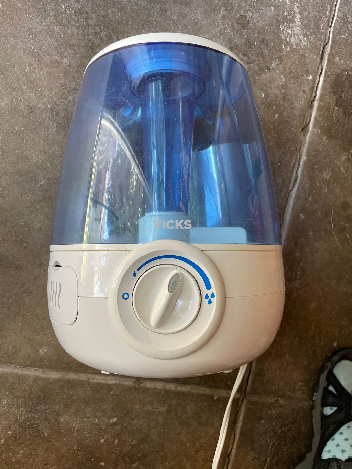 Vicks Filter free cool mist Humidifier for Sale in Whittier, CA - OfferUp