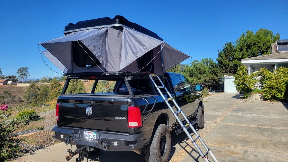 Overlander Hard Shell Rooftop Tent RTT for Sale in Fallbrook, CA - OfferUp