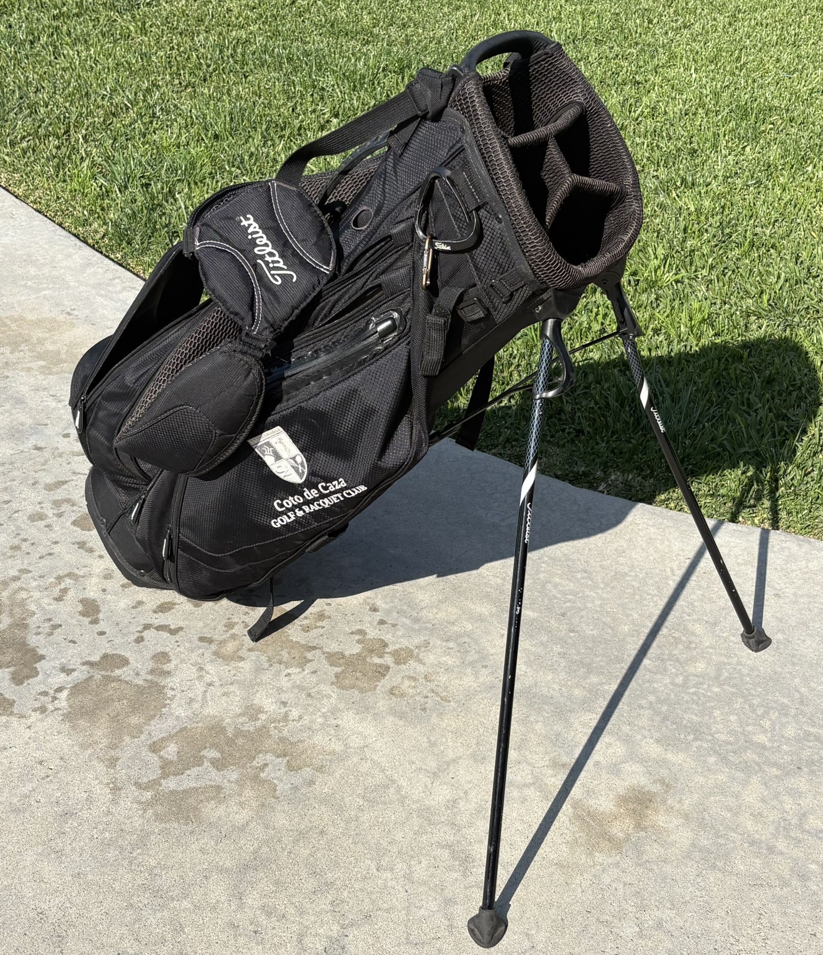 Titleist Golf Black Stand Bag for Sale in Costa Mesa, CA - OfferUp