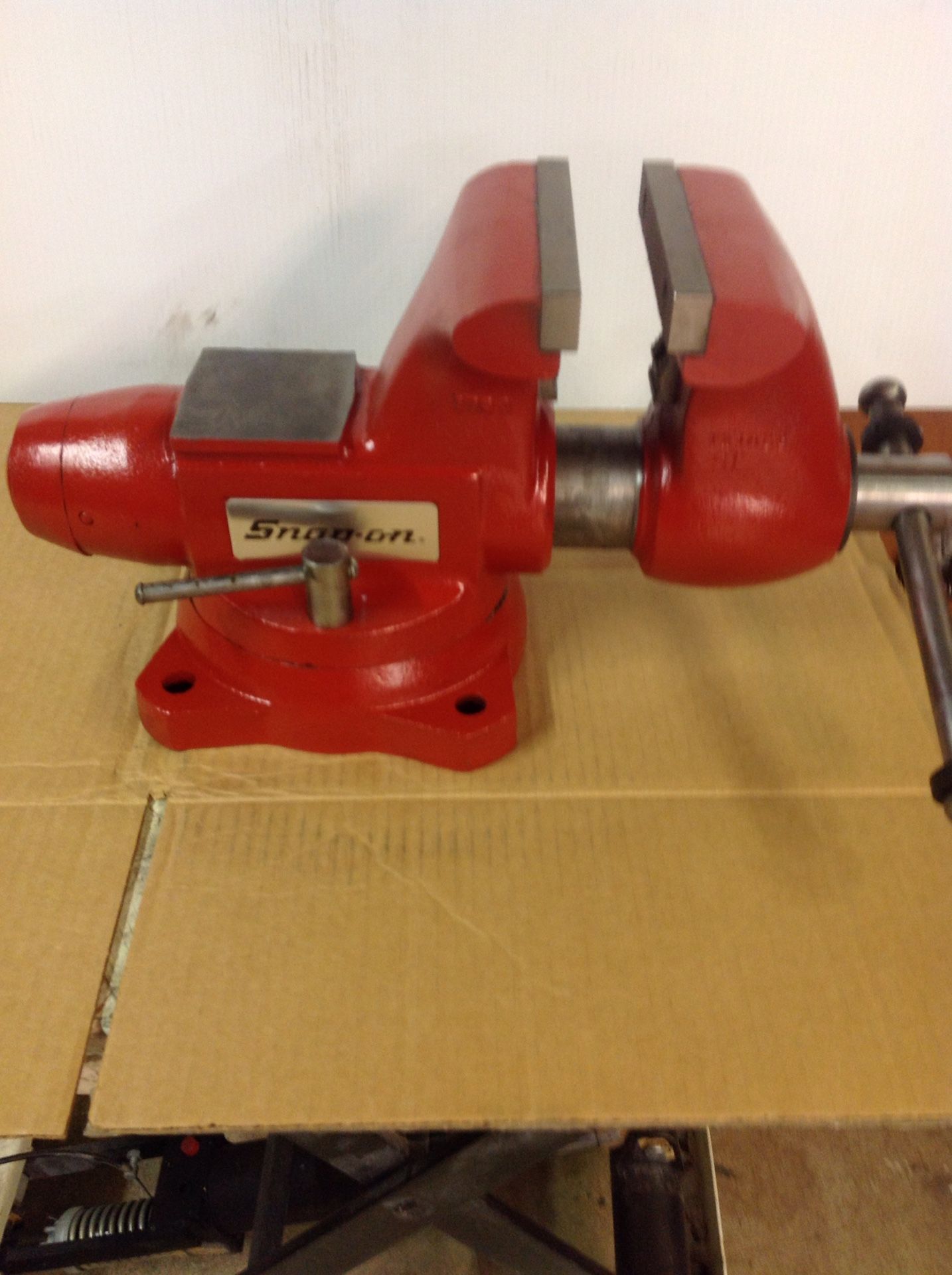 Snap On Vise / 6 inch jaws / pipe jaws / swivel base/ for Sale in Kent ...