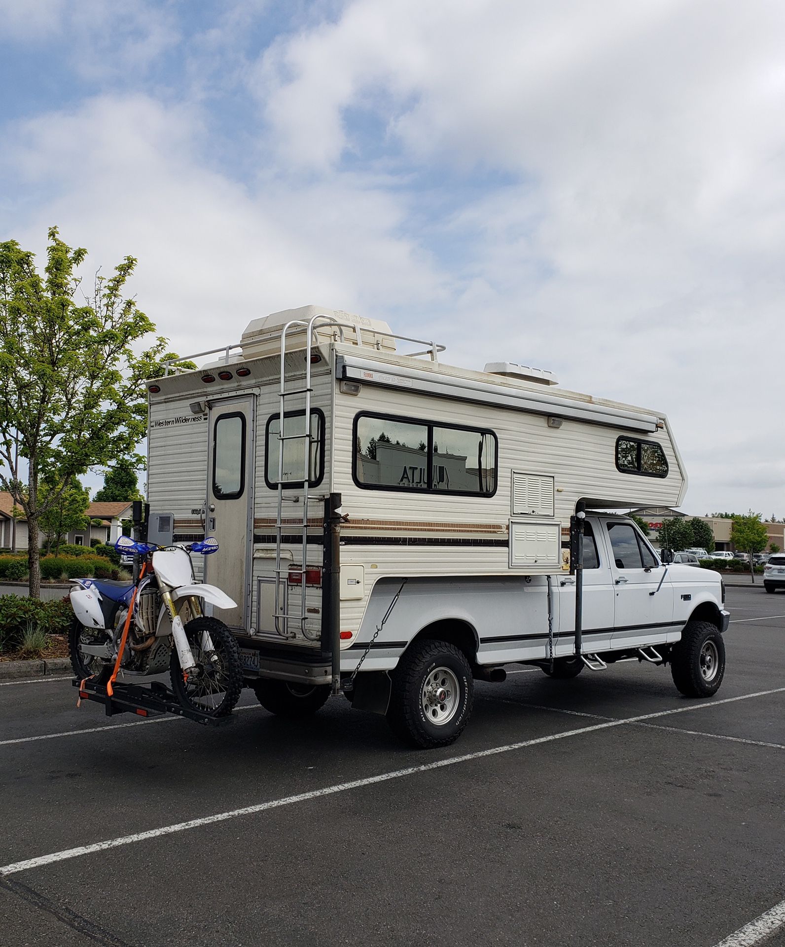 Western Wilderness Camper for Sale in Tacoma, WA - OfferUp