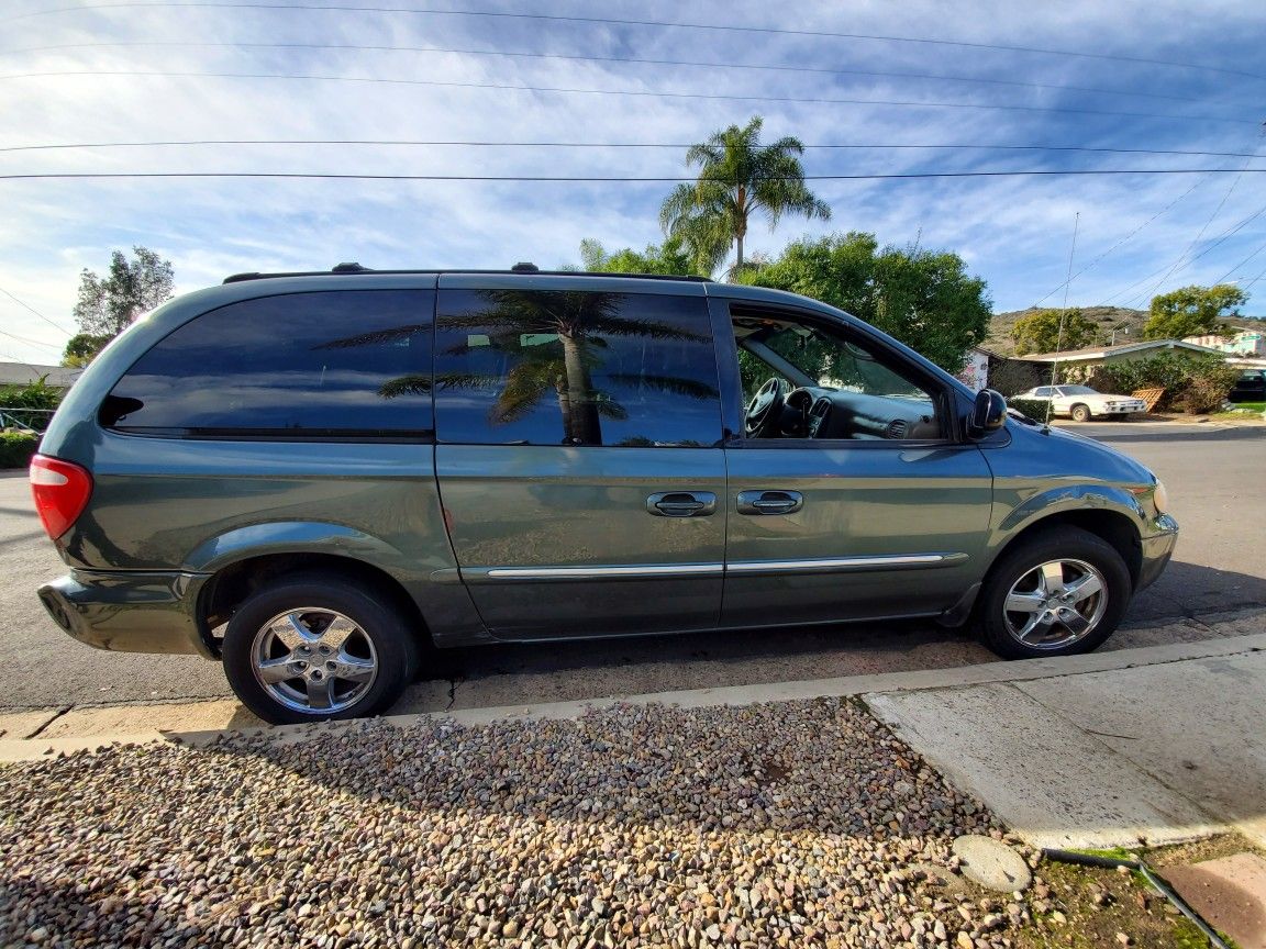 Dodge Caravan All Wheel Drive