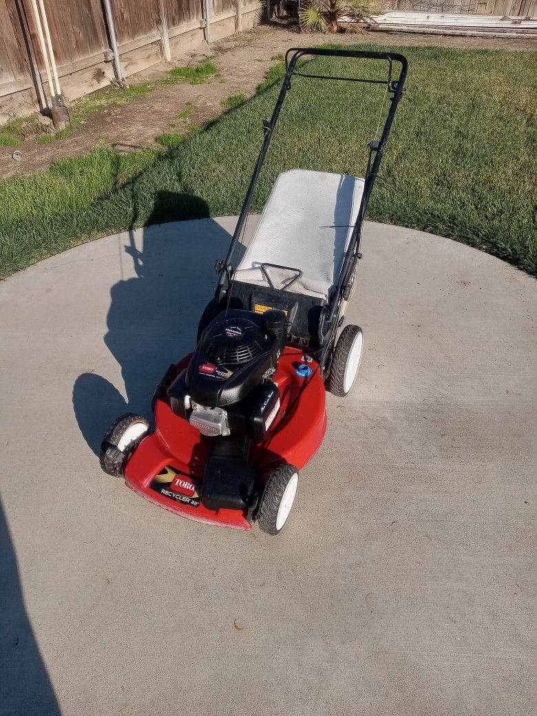 Toro PUSH Mower for Sale in Visalia, CA - OfferUp