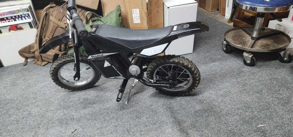 Razor Miniature Dirt Rocket MX125 Electric-Powered Dirt Bike for Sale ...