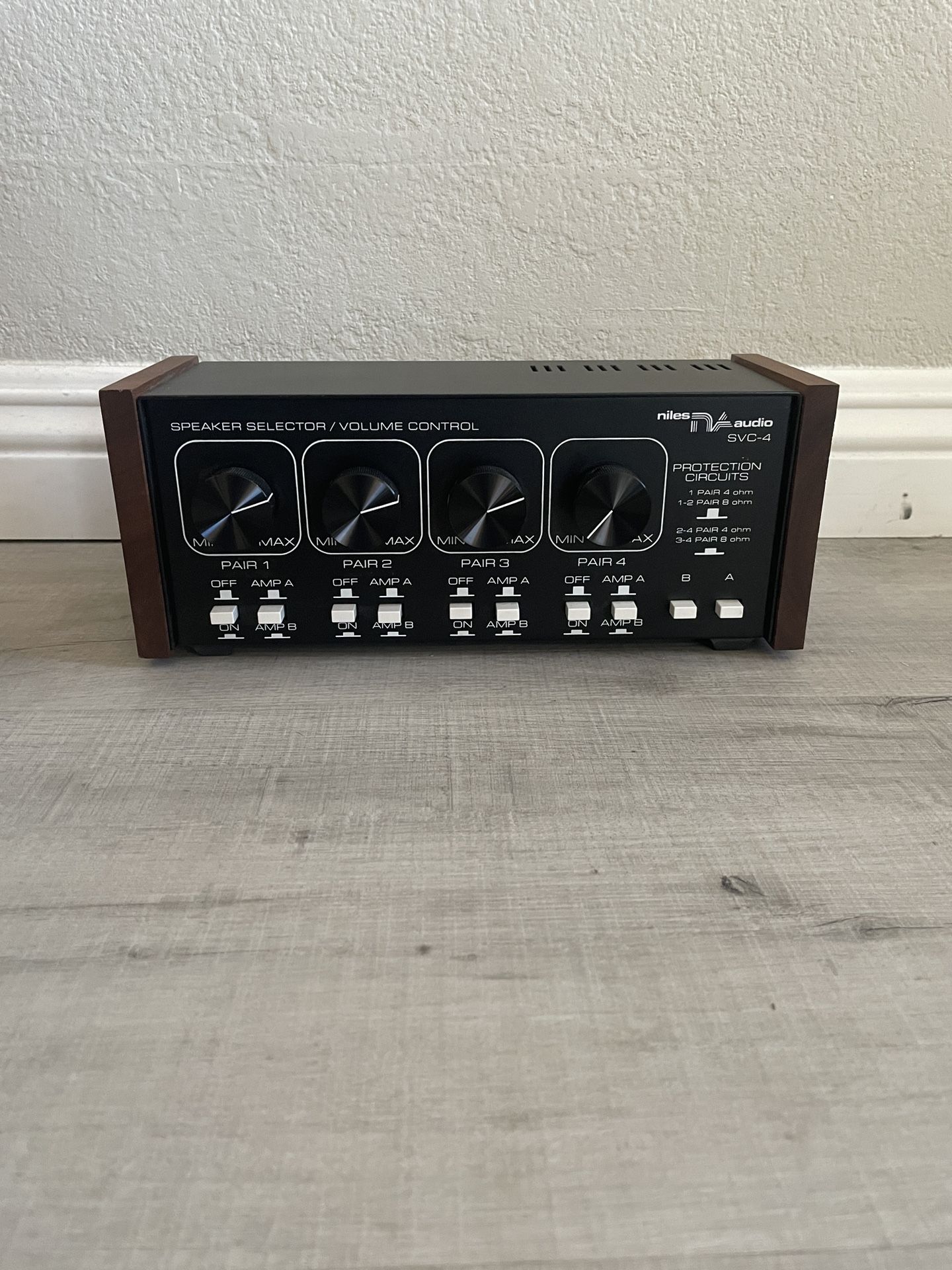 Niles Audio SVC-4 4 Way Speaker 2 Amp Source Selector Volume Control ...