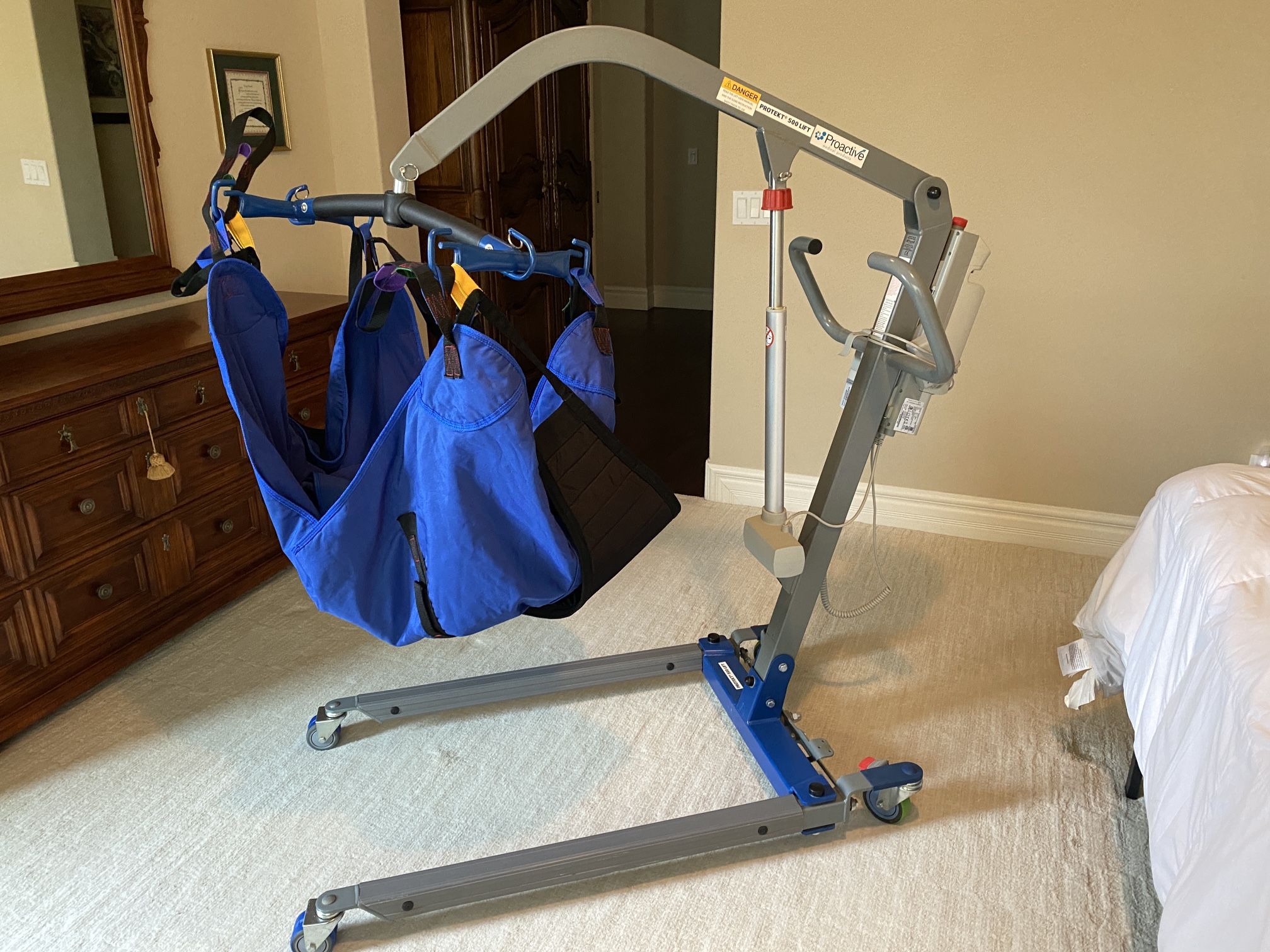 Proactive Medical Protekt 500 Patient Lift And (3) Slings for Sale in ...