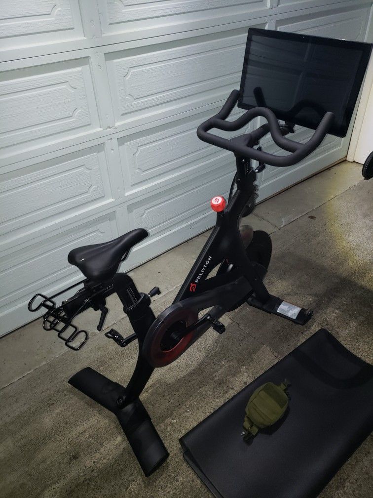 Peloton Excercise Bike First Generation for Sale in Port Orchard, WA ...