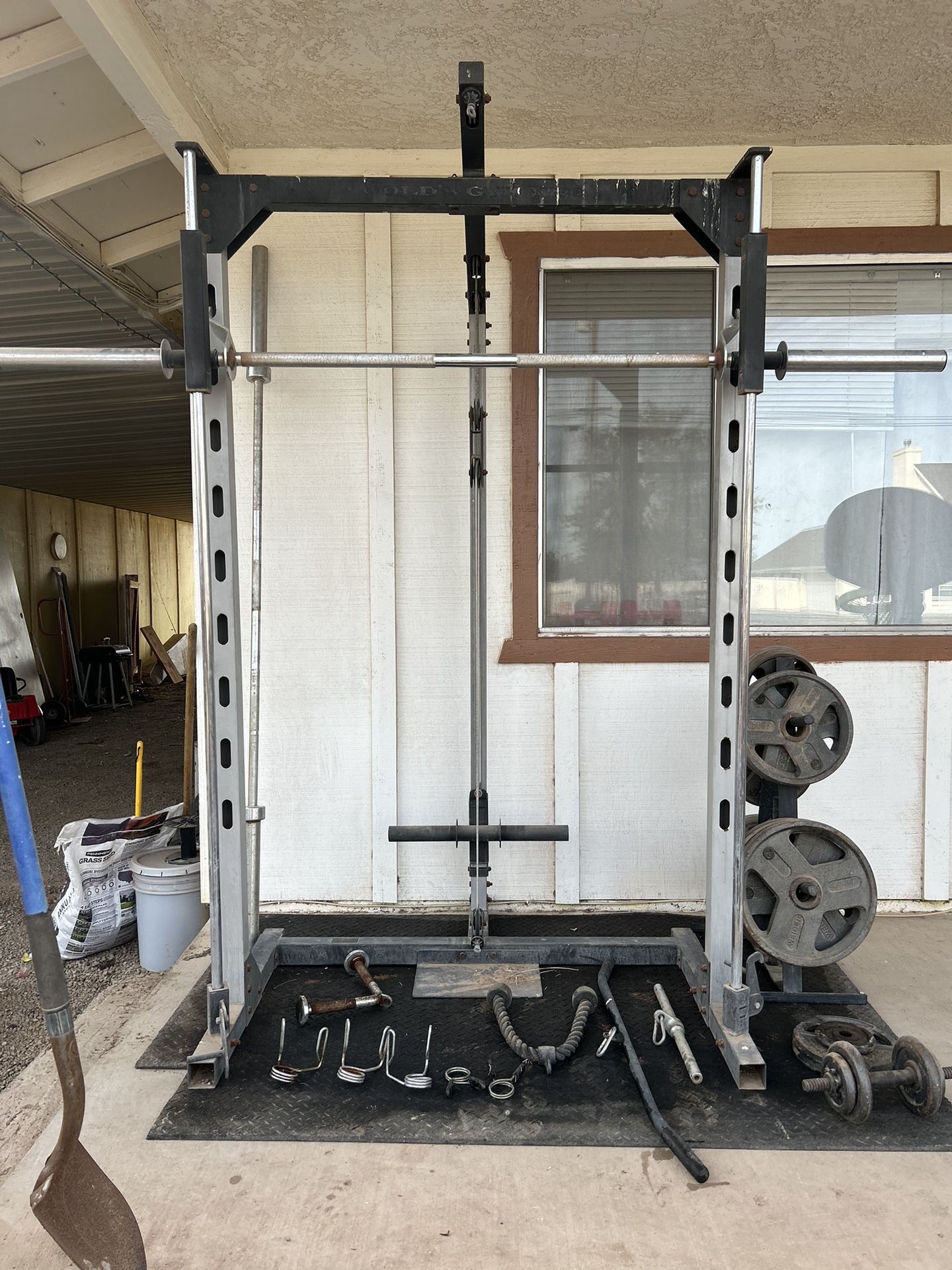 Golds Gym Weight Rack/Smith Machine for Sale in Imperial, CA - OfferUp