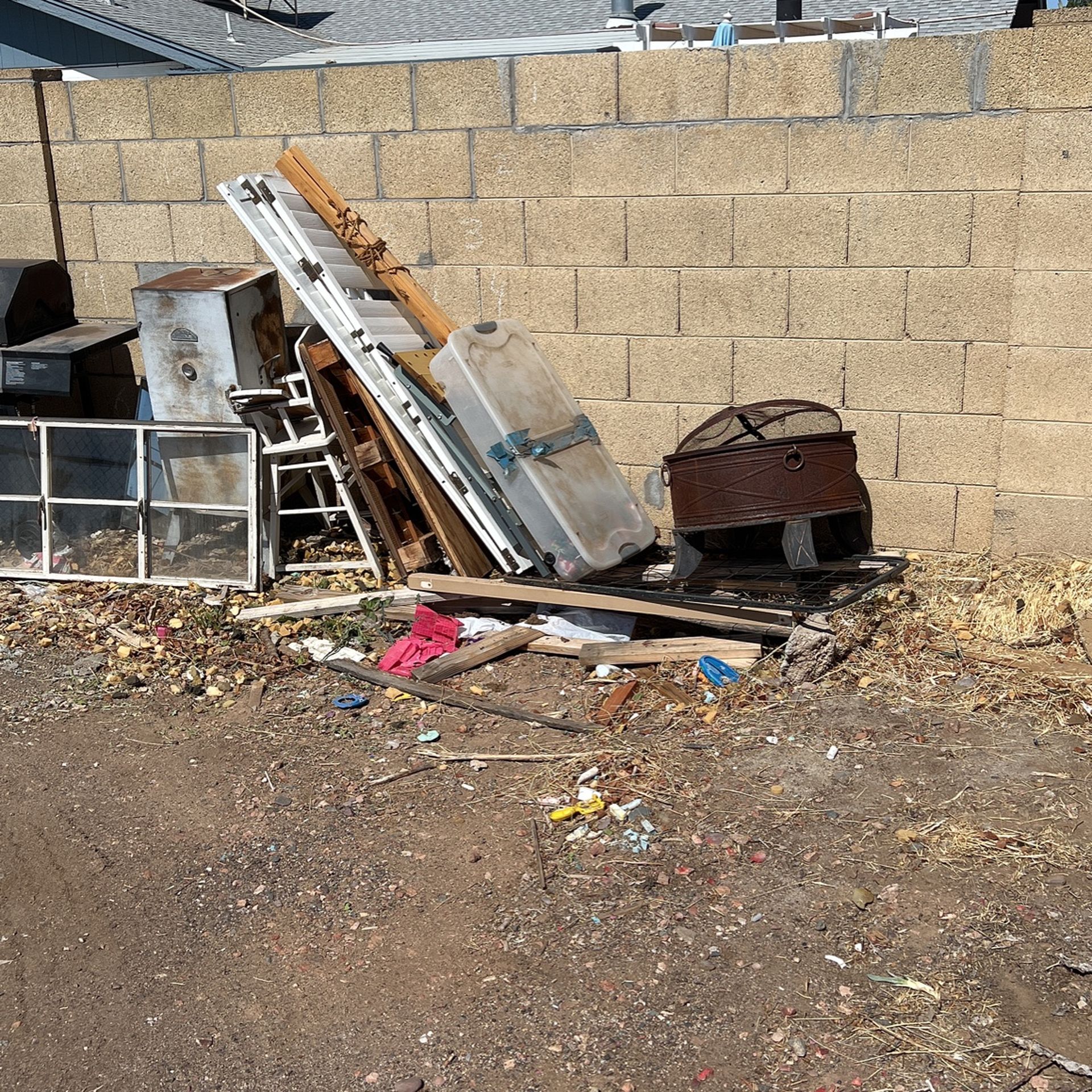 FREE IN ALLEY BEHIND ROADRUNNER SCHOOL for Sale in Phoenix, AZ - OfferUp