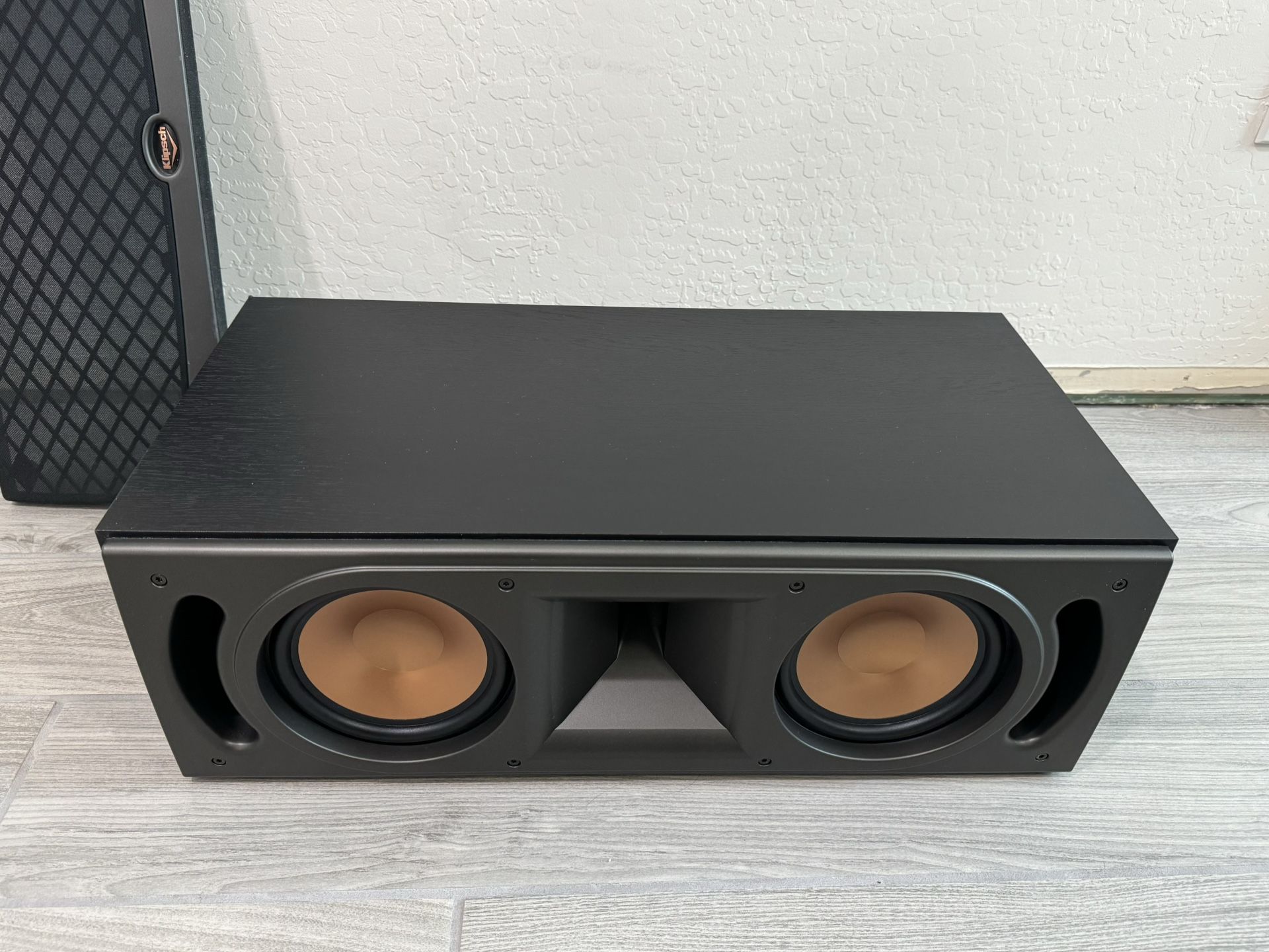 Klipsch R262 Center Speaker for Sale in Peoria, AZ - OfferUp