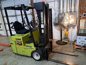 Clark TMG-15S Electric Forklift Includes Charger (Battery Not Working ...