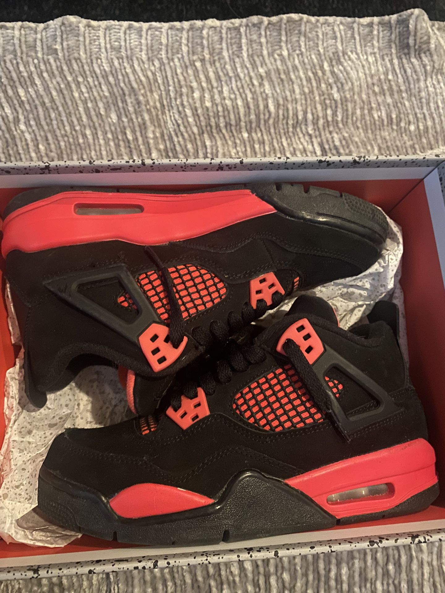 Jordan 4s Red Thunder for Sale in Lake View Terrace, CA - OfferUp