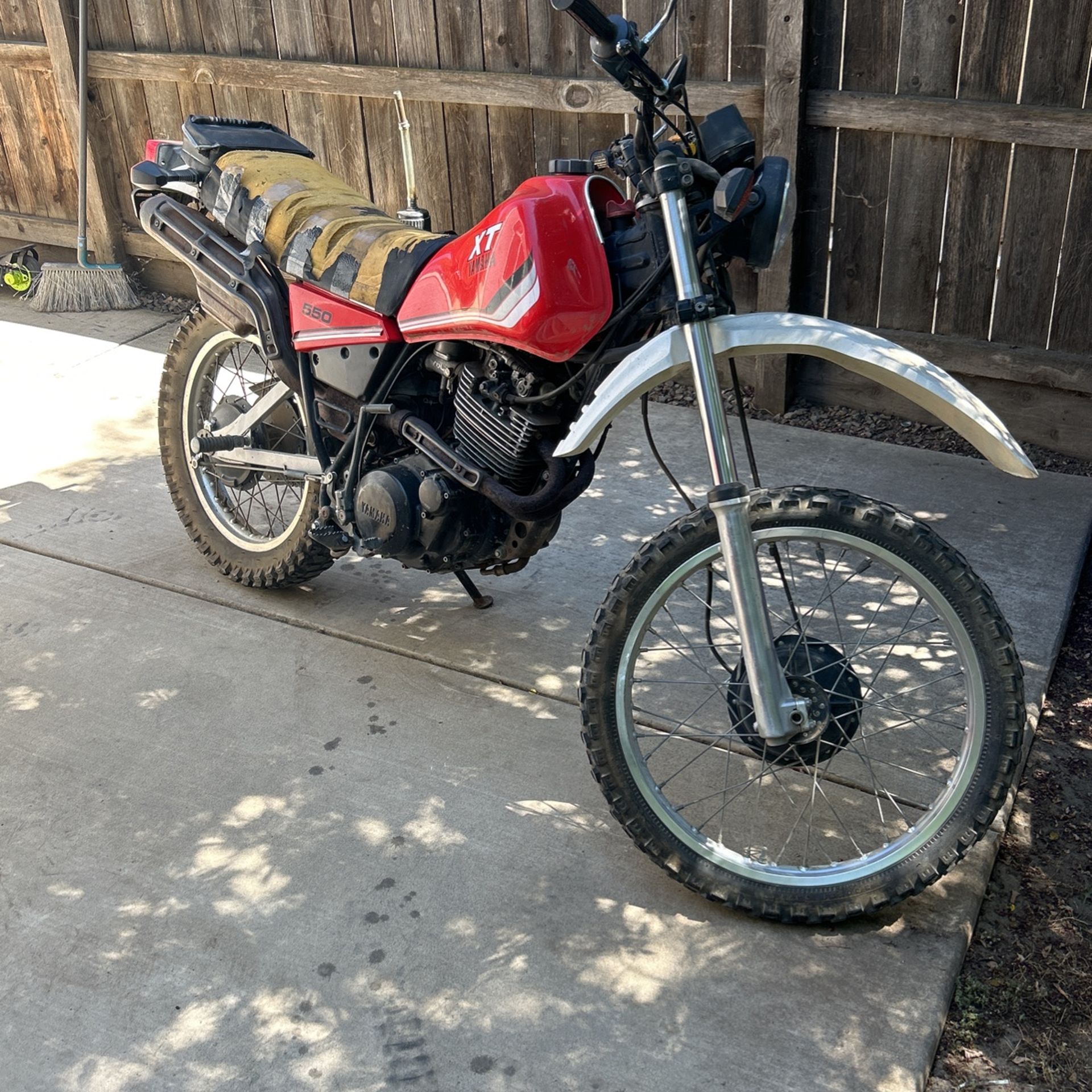 82 Yamaha XT 550 for Sale in Visalia, CA - OfferUp