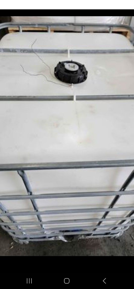 IBC TOTES 275 GALLONS/GAYLORD/STORAGE SPACE for Sale in Federal Way, WA ...