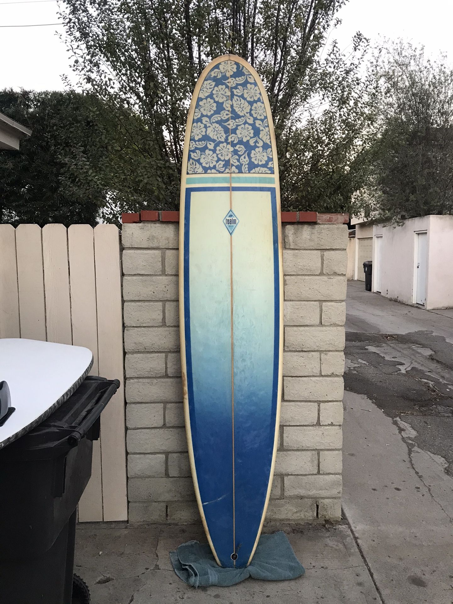 Realm longboard surfboard 9’ Hawaiian design for Sale in Long Beach, CA ...
