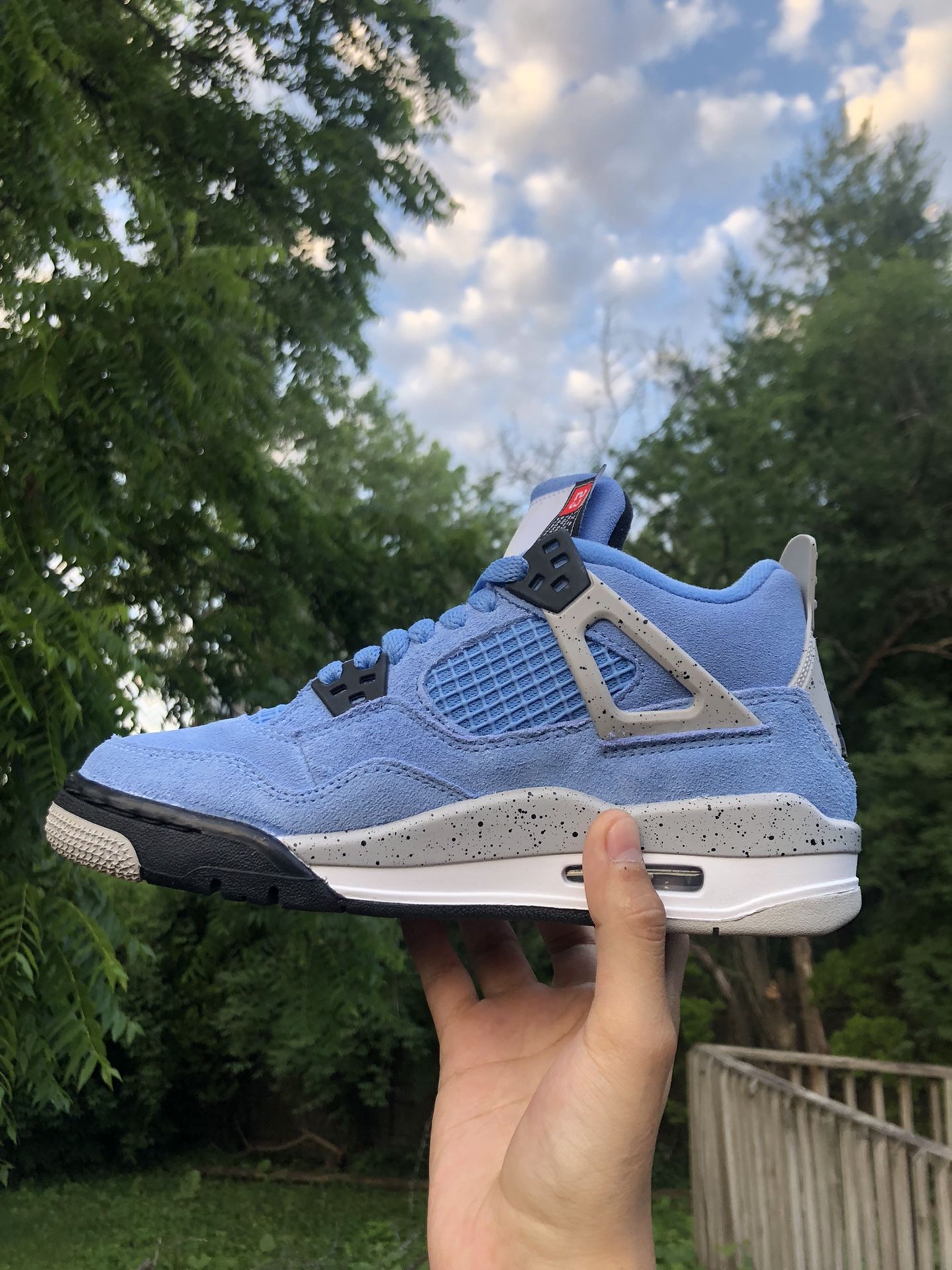 Jordan 4 “University Blue” GS for Sale in Bolingbrook, IL - OfferUp