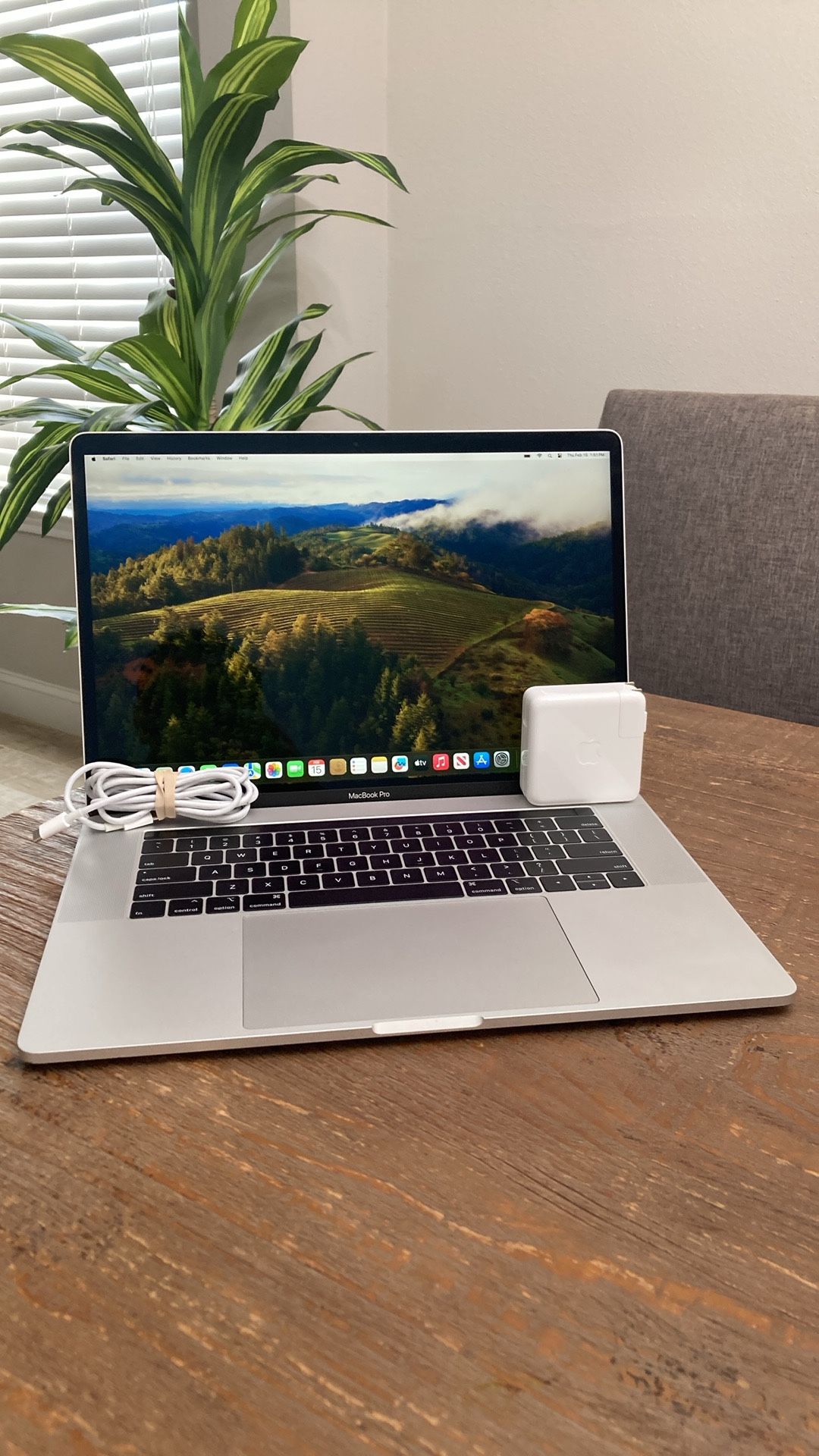 2019 Apple MacBook Pro A1990 Intel Core I9 9980HK 2 40GHz 32GB 512gb 2019-apple-macbook-pro-a1990-intel-core-i9-9980hk-2-40ghz-32gb-512gb