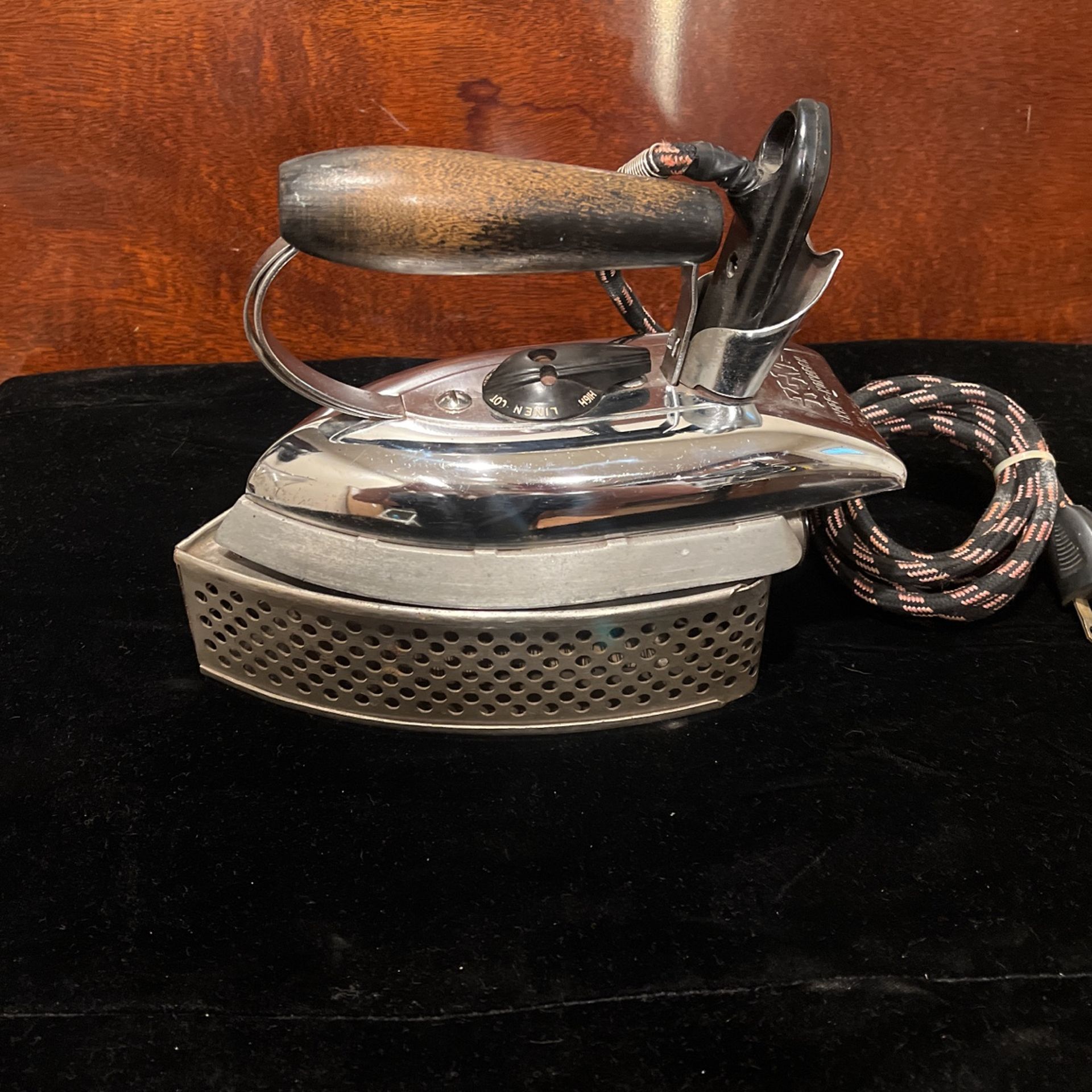 K M Knapp monarch Clothes fabric Iron for Sale in Lake Elsinore CA OfferUp