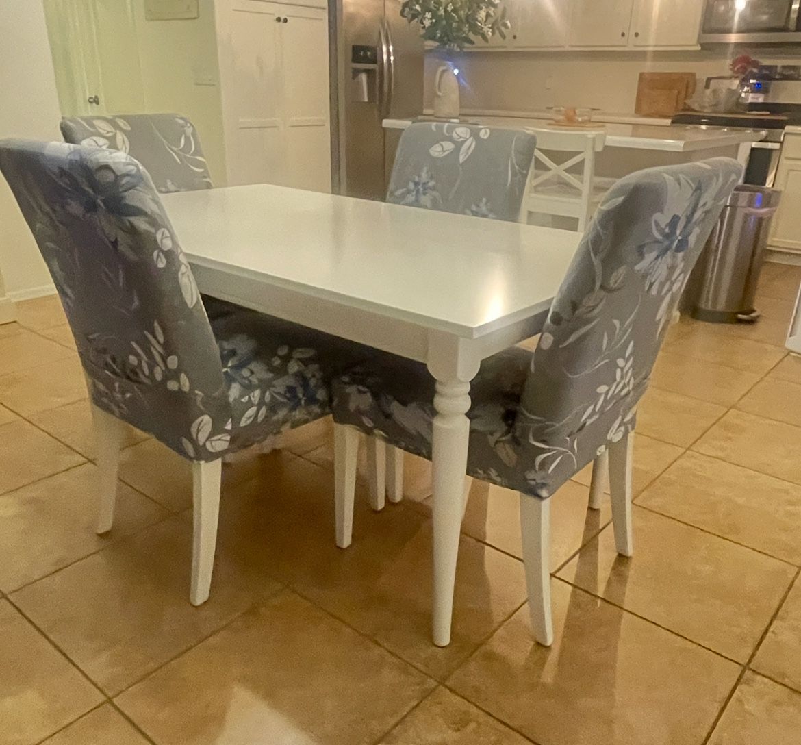Kitchen Table And 4 Chairs for Sale in Maricopa, AZ - OfferUp
