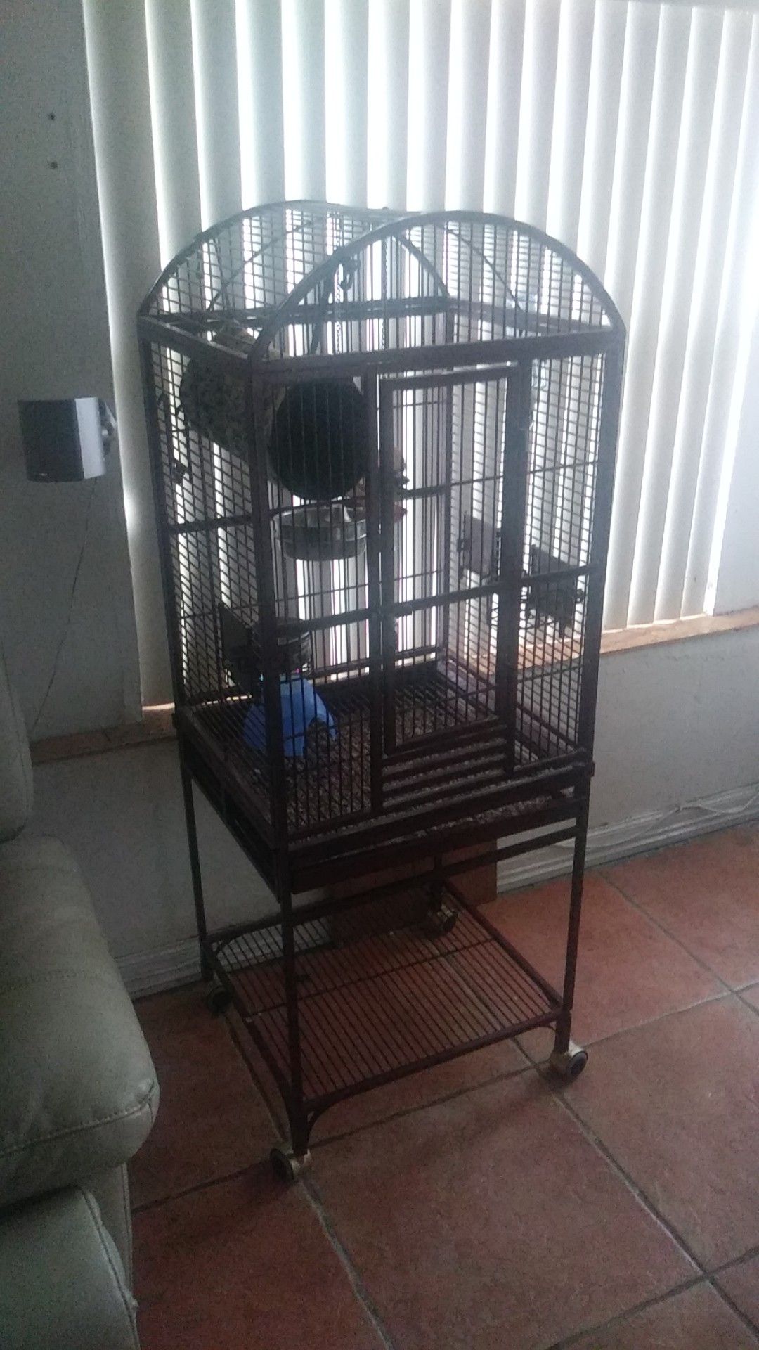 Bird cage for Sale in Miami, FL - OfferUp