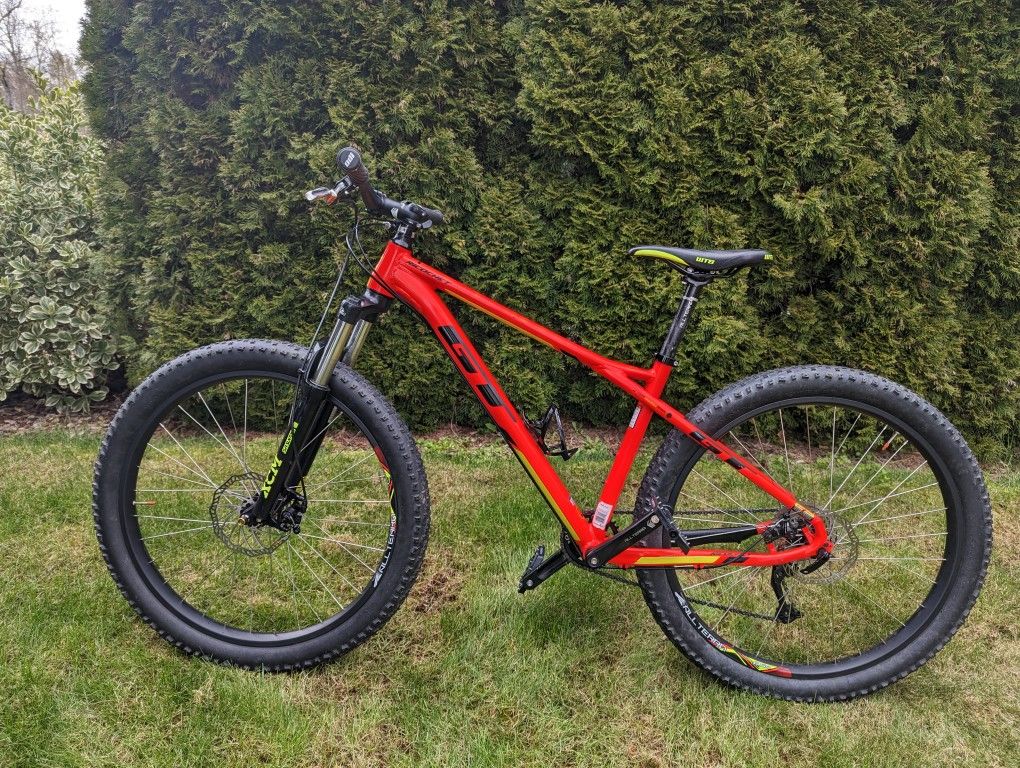 GT Ricochet Mountain Bike Hardtail Red Size Medium Great Deal for Sale ...
