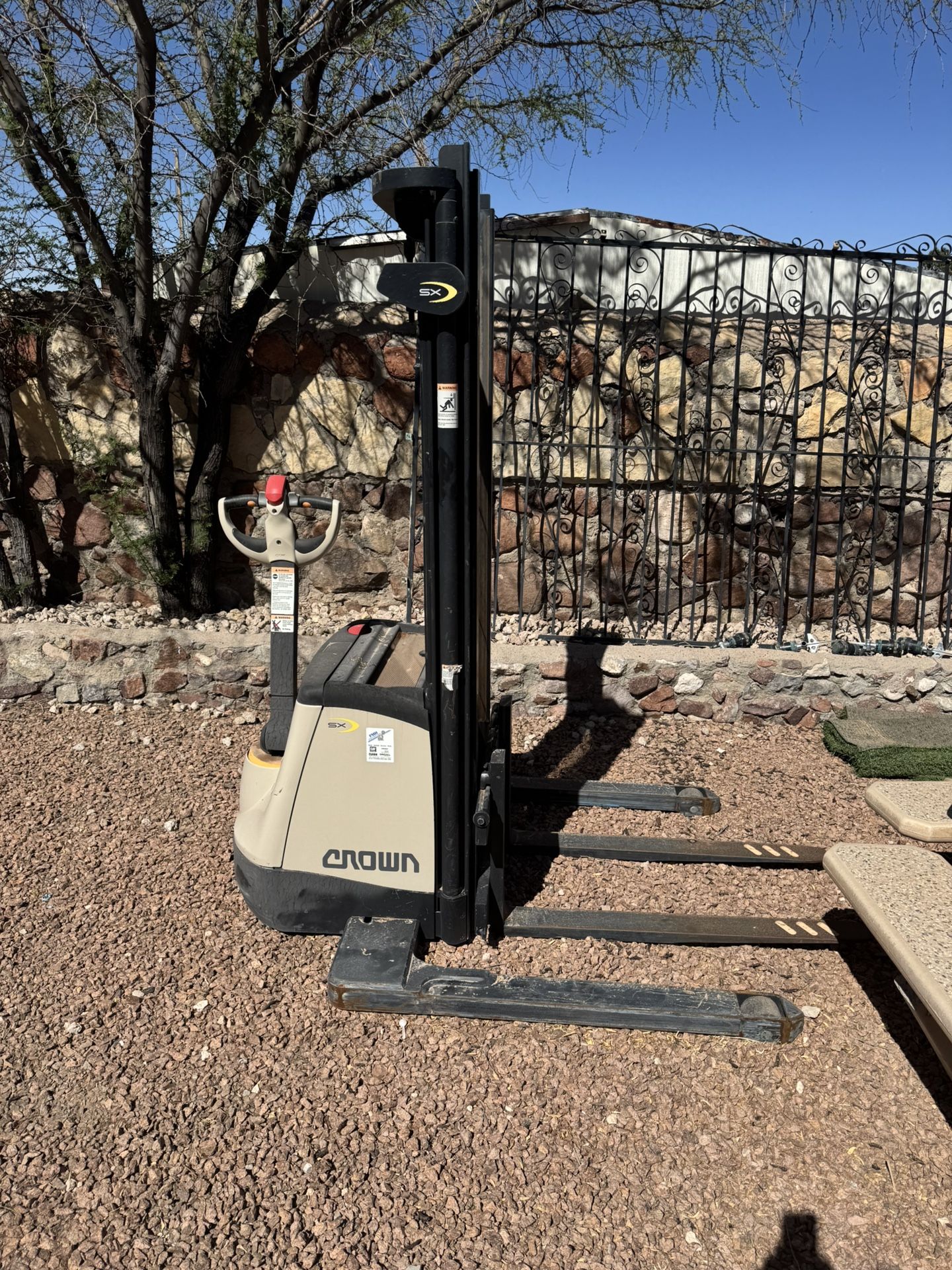 Forklift Crown SX 3000 for Sale in El Paso, TX - OfferUp