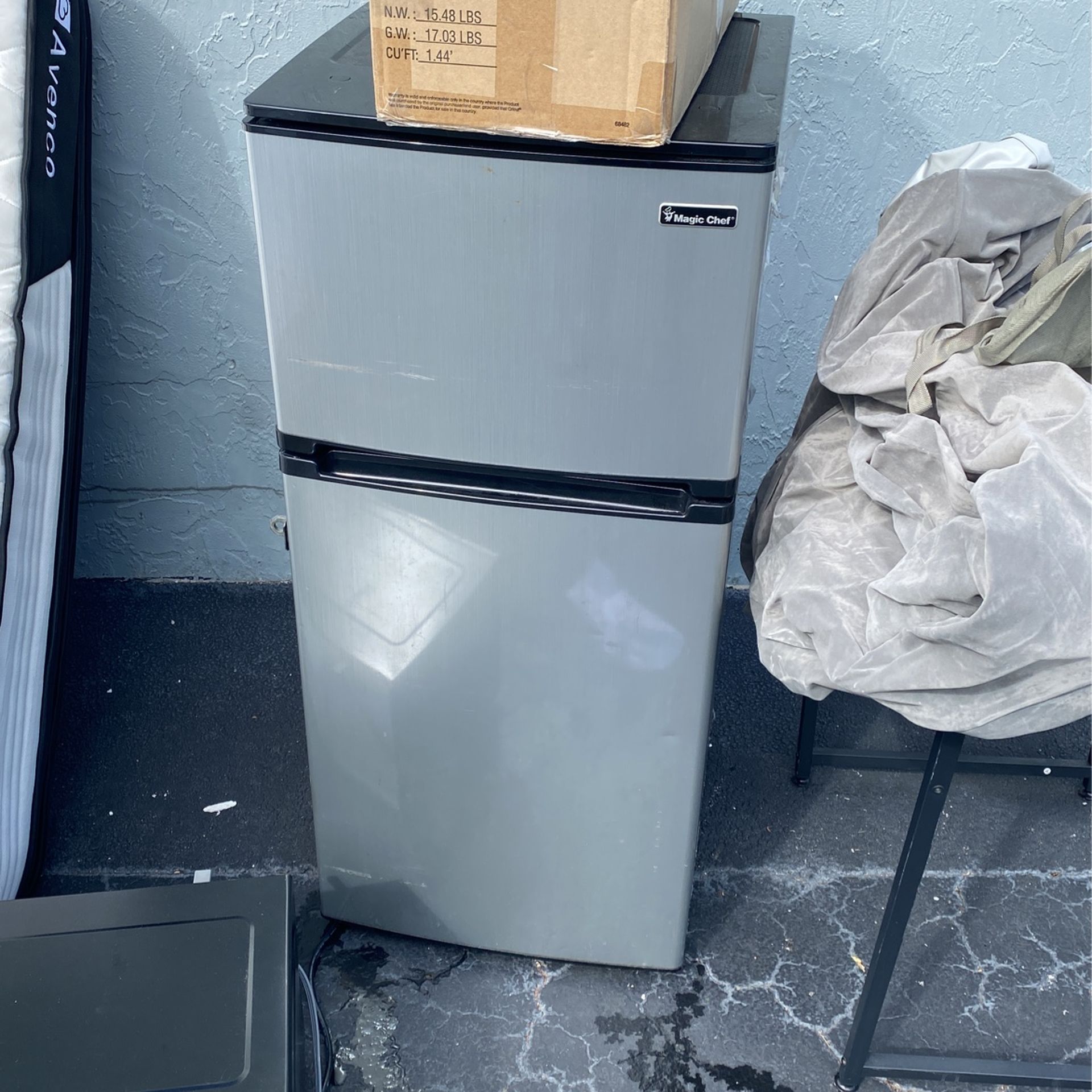 FREE MINI FRIDGE for Sale in Fort Lauderdale, FL - OfferUp