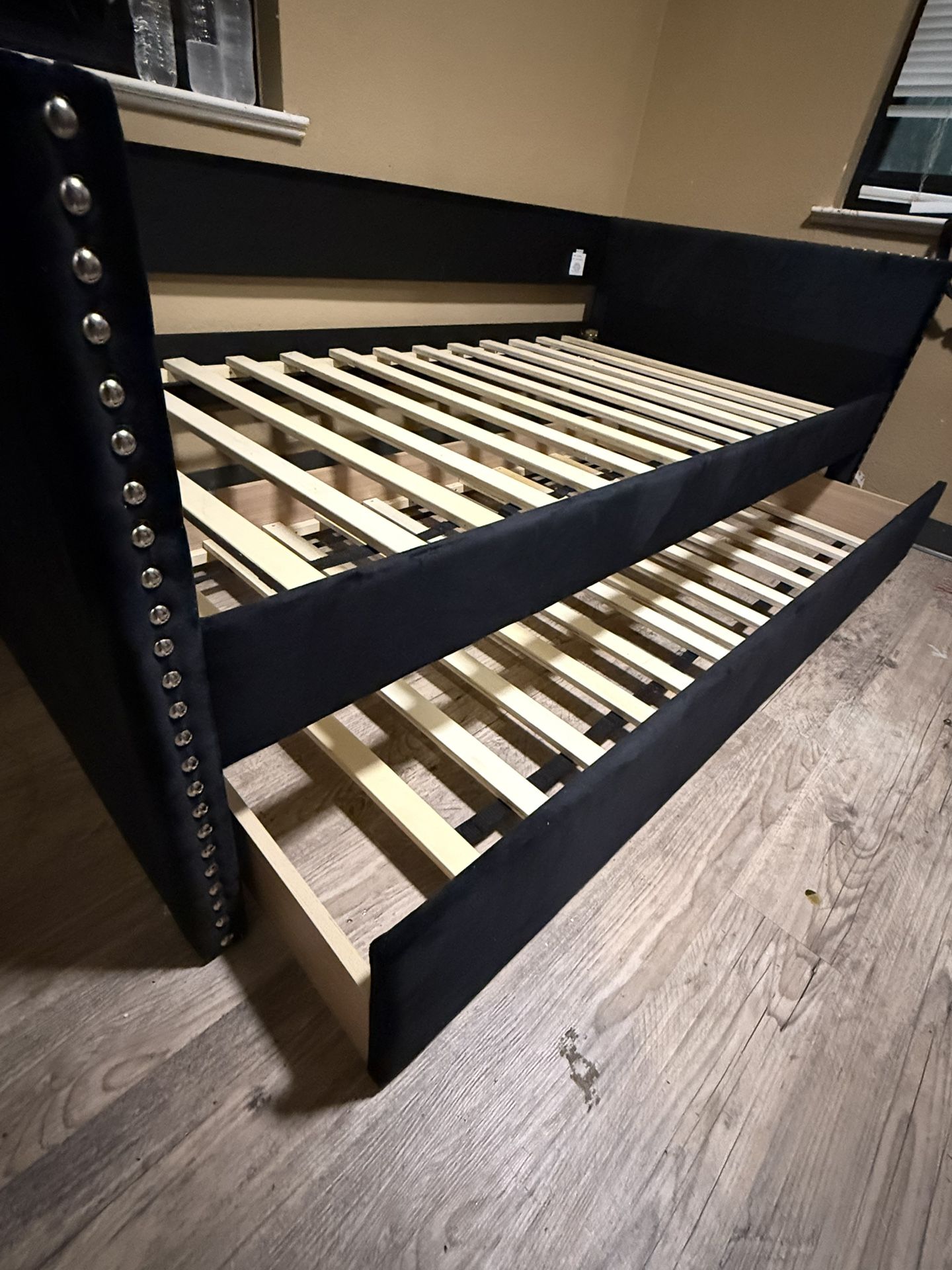 Day Beds (new) for Sale in Missouri City, TX - OfferUp