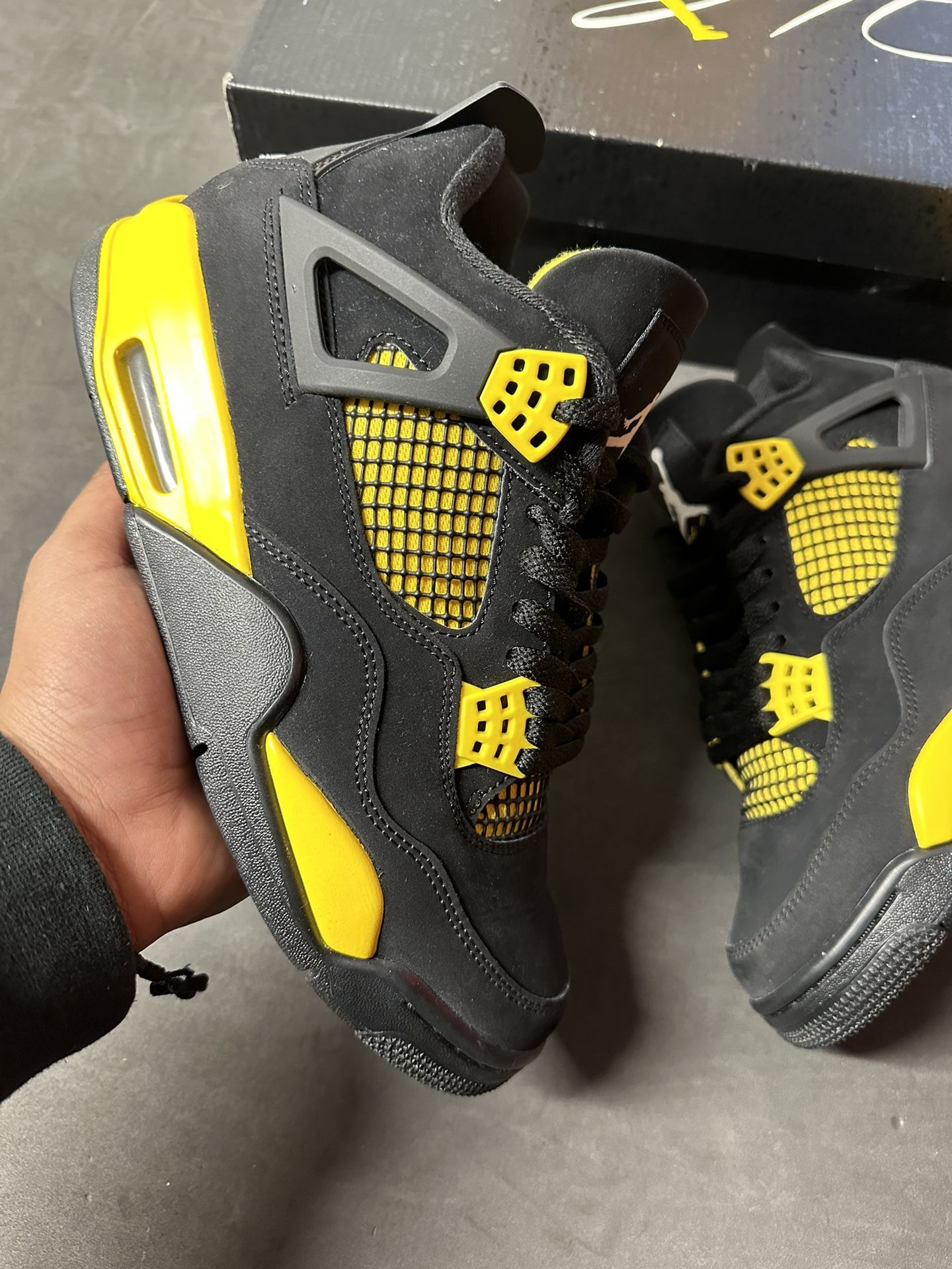 Jordan 4 Thunder Size 7.5M for Sale in Medford, NY - OfferUp