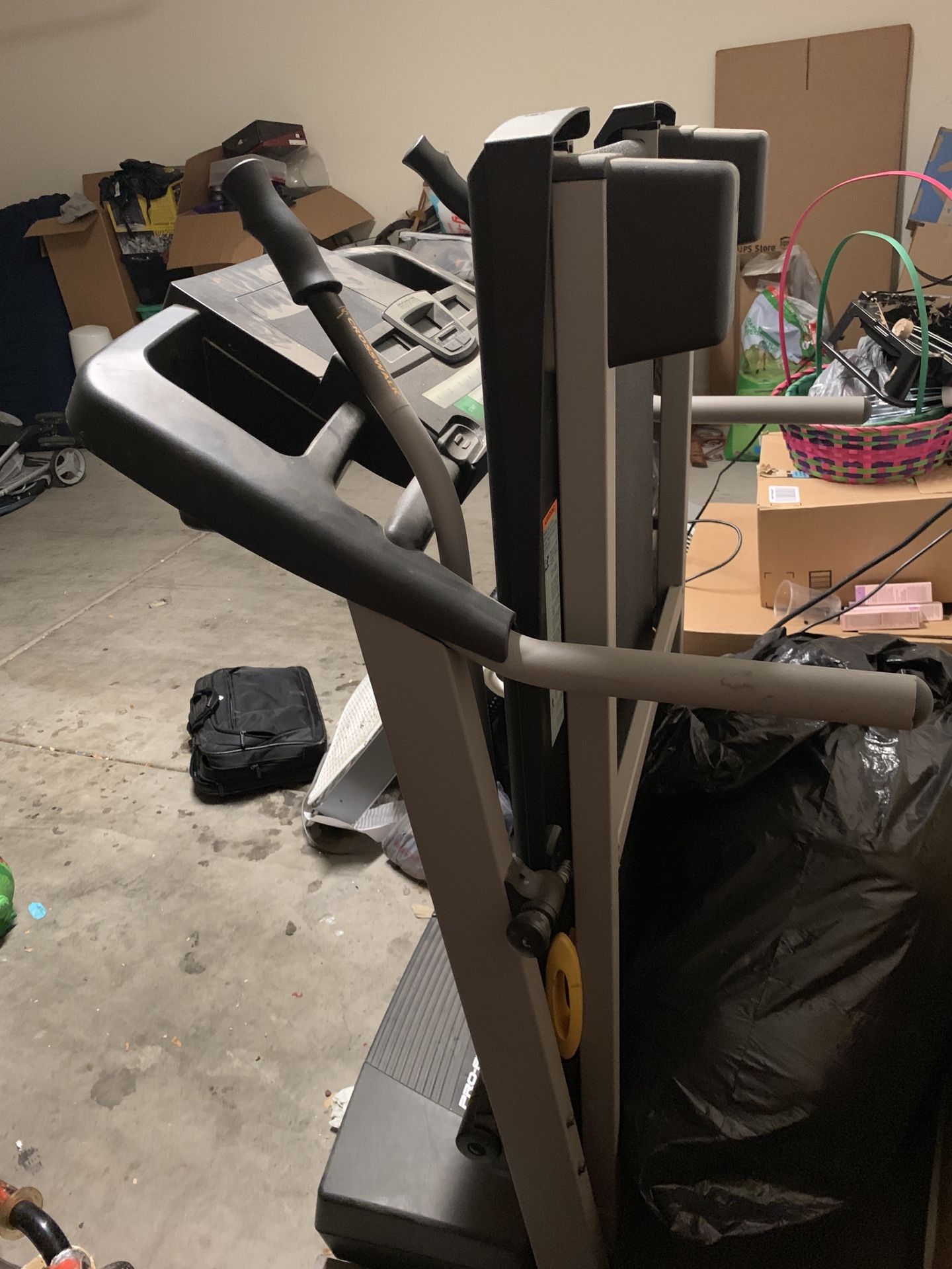 Treadmill (Proform Crosswalk 400e) for Sale in Phoenix, AZ - OfferUp
