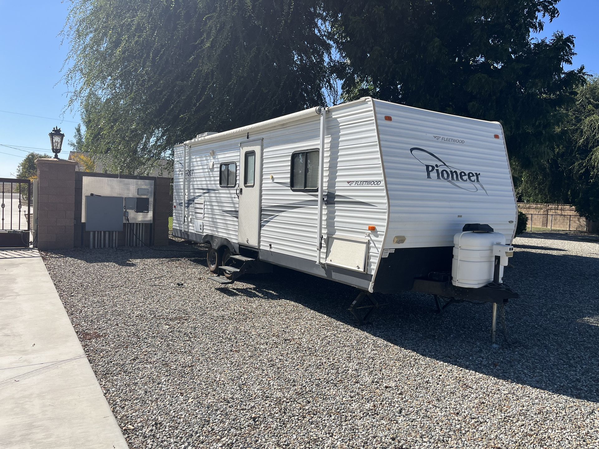 2006 Fleetwood Pioneer for Sale in Bakersfield, CA - OfferUp