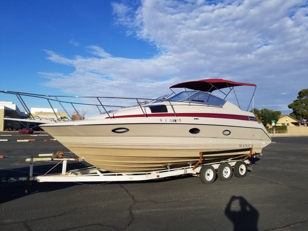 27 ft Maxum cabin cruiser for Sale in Las Vegas, NV - OfferUp
